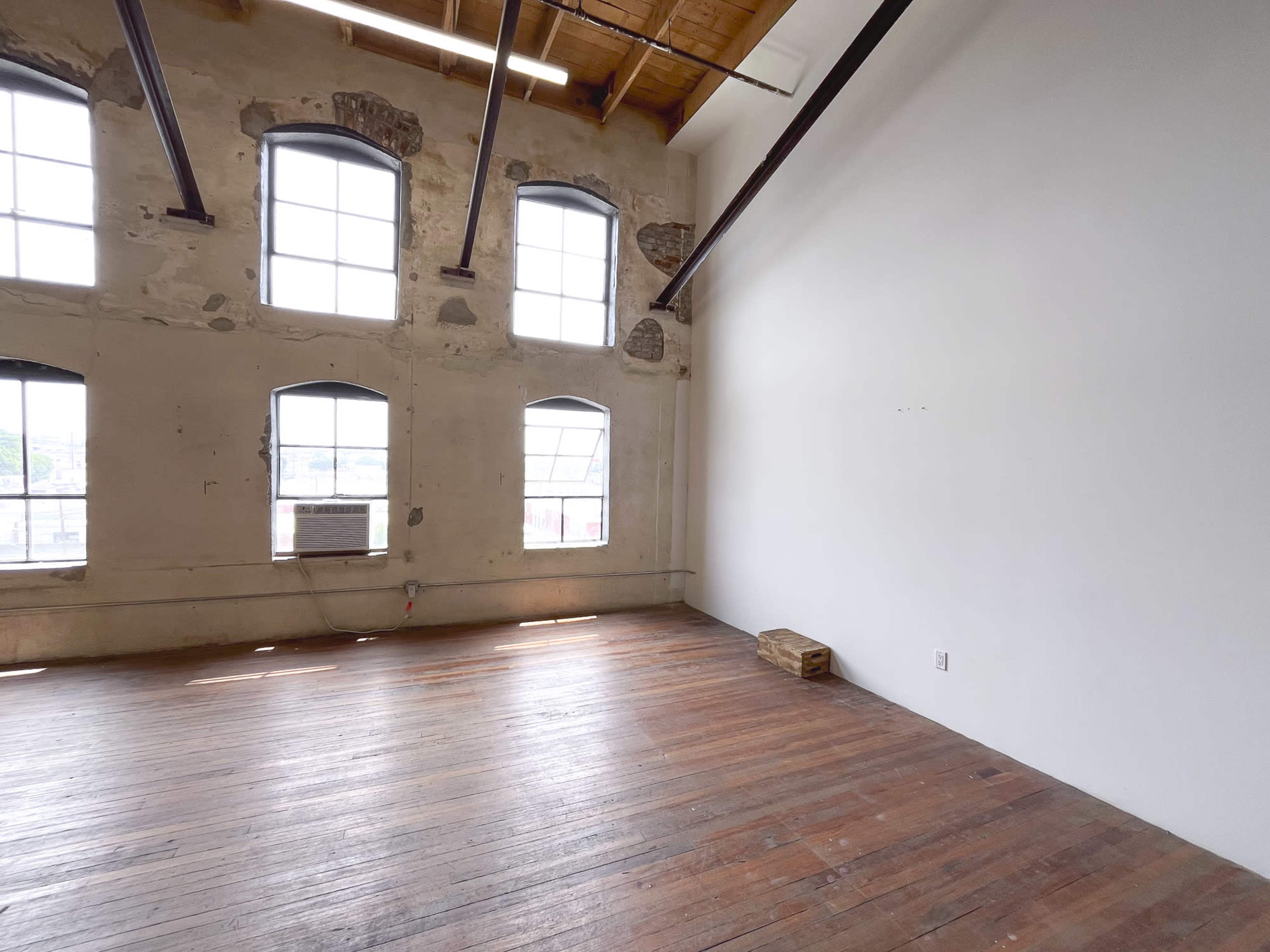 Paloma Studio LA | DTLA Creative Studio w/ 17’ Ceilings + Natural Light ...