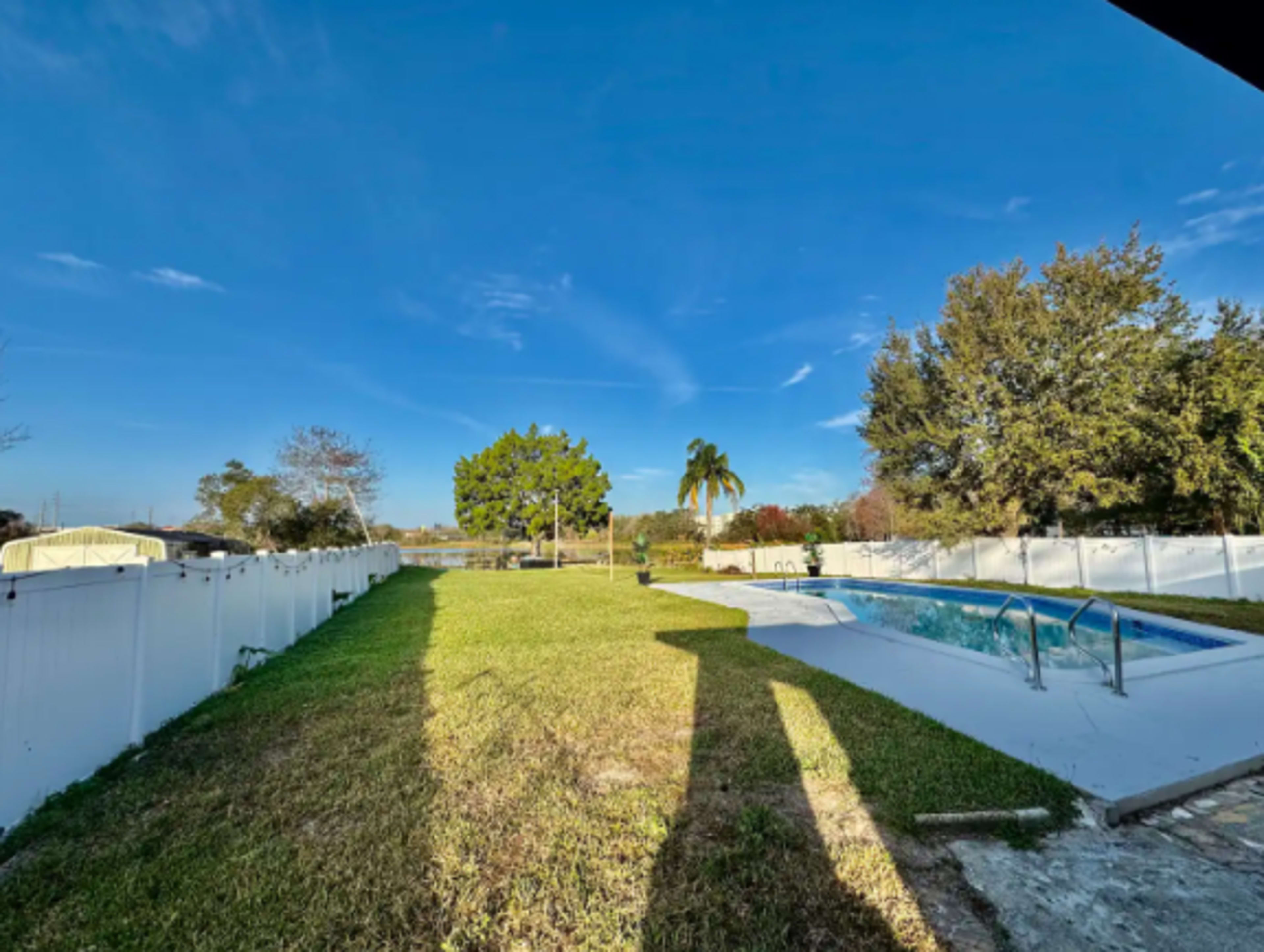 Spacious Backyard Oasis with Pool, Lake View & Sunset Vibes, Orlando ...