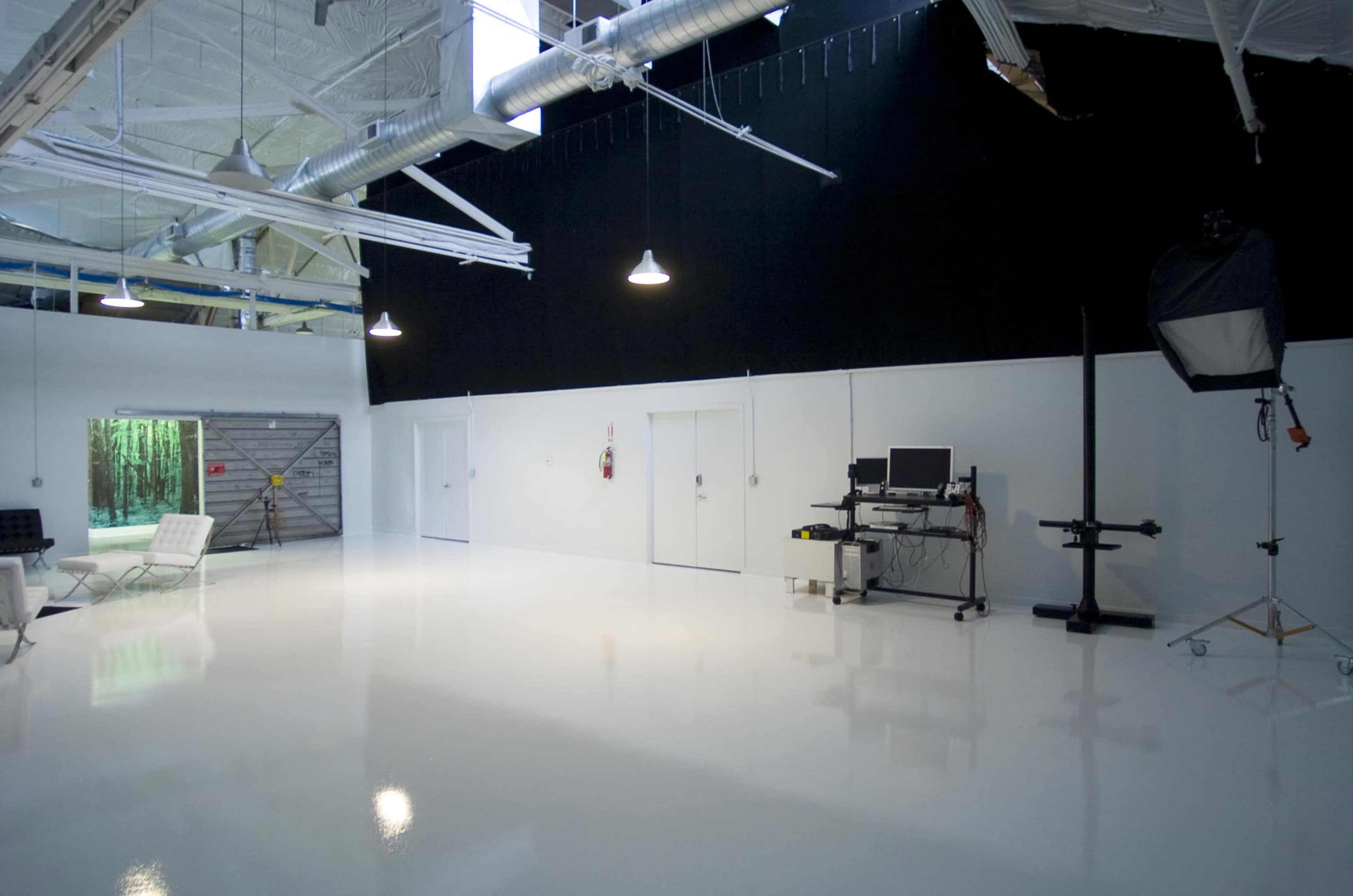 Studio Nemo | “Roomy Modern Studio with Soaring Ceilings in Portland's ...