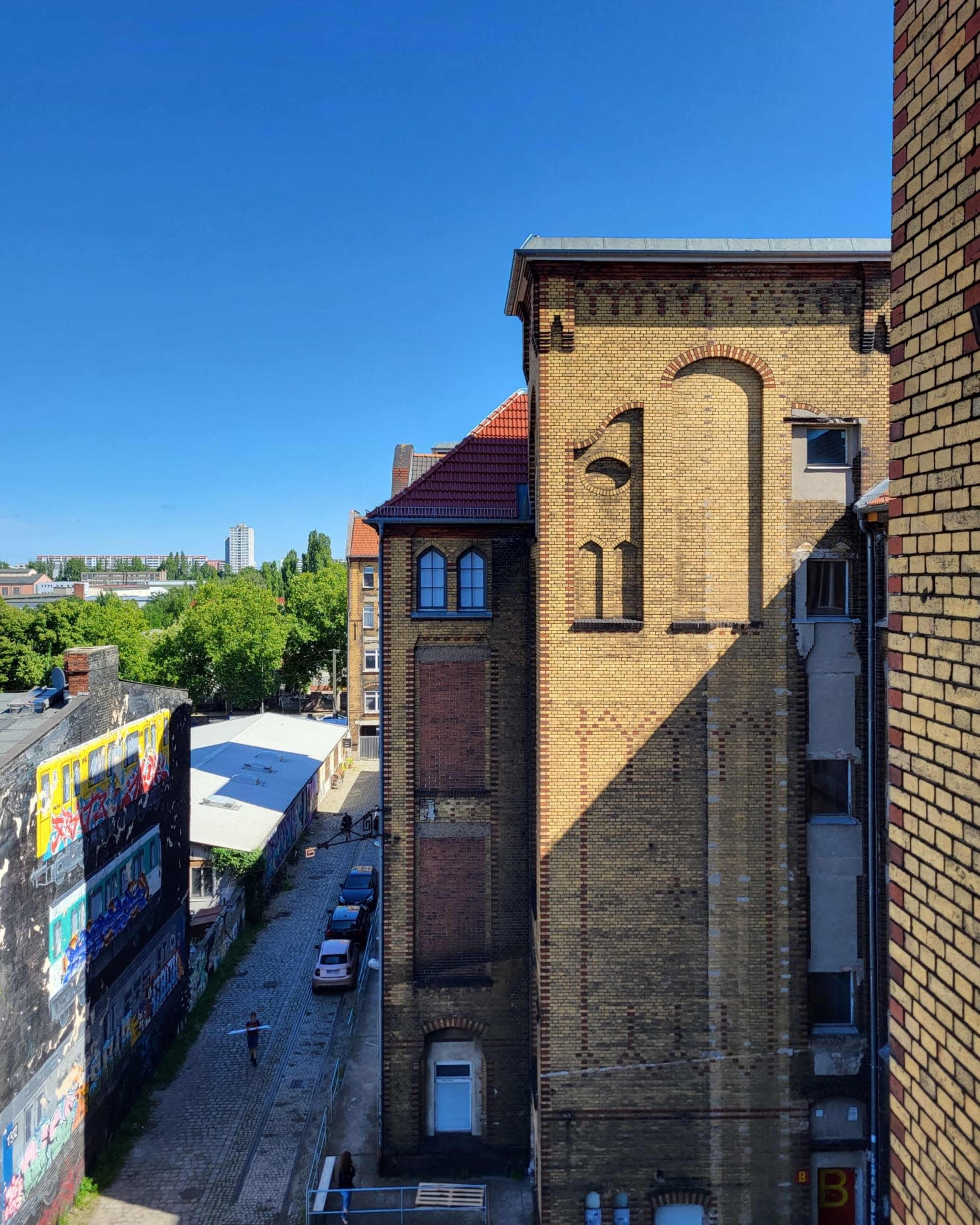 URBAN OLIVE DESIGN | Industrial Artist Studio with Large Windows ...