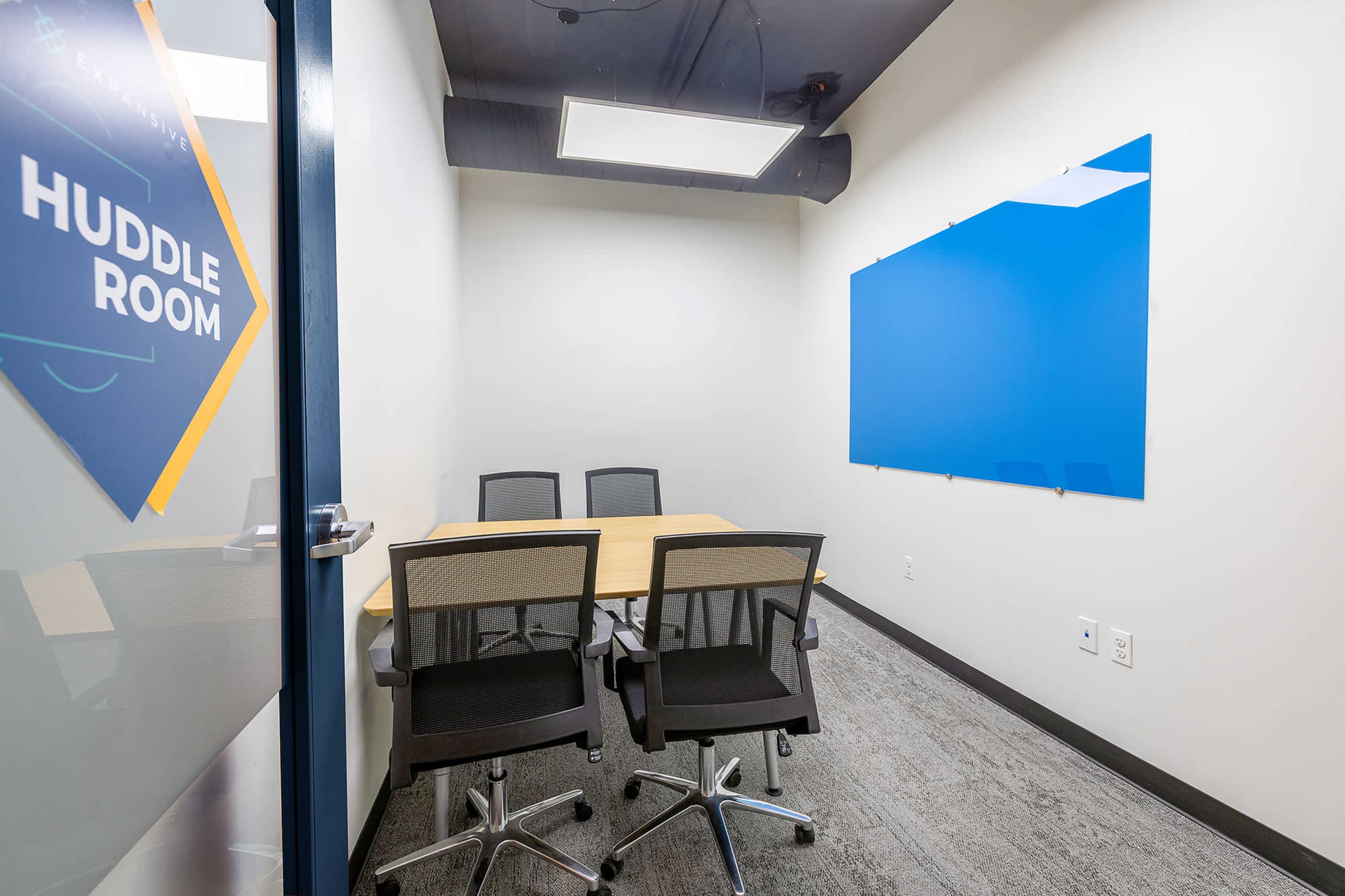 Huddle Room for 4, Chicago, IL | Off-Site | Peerspace