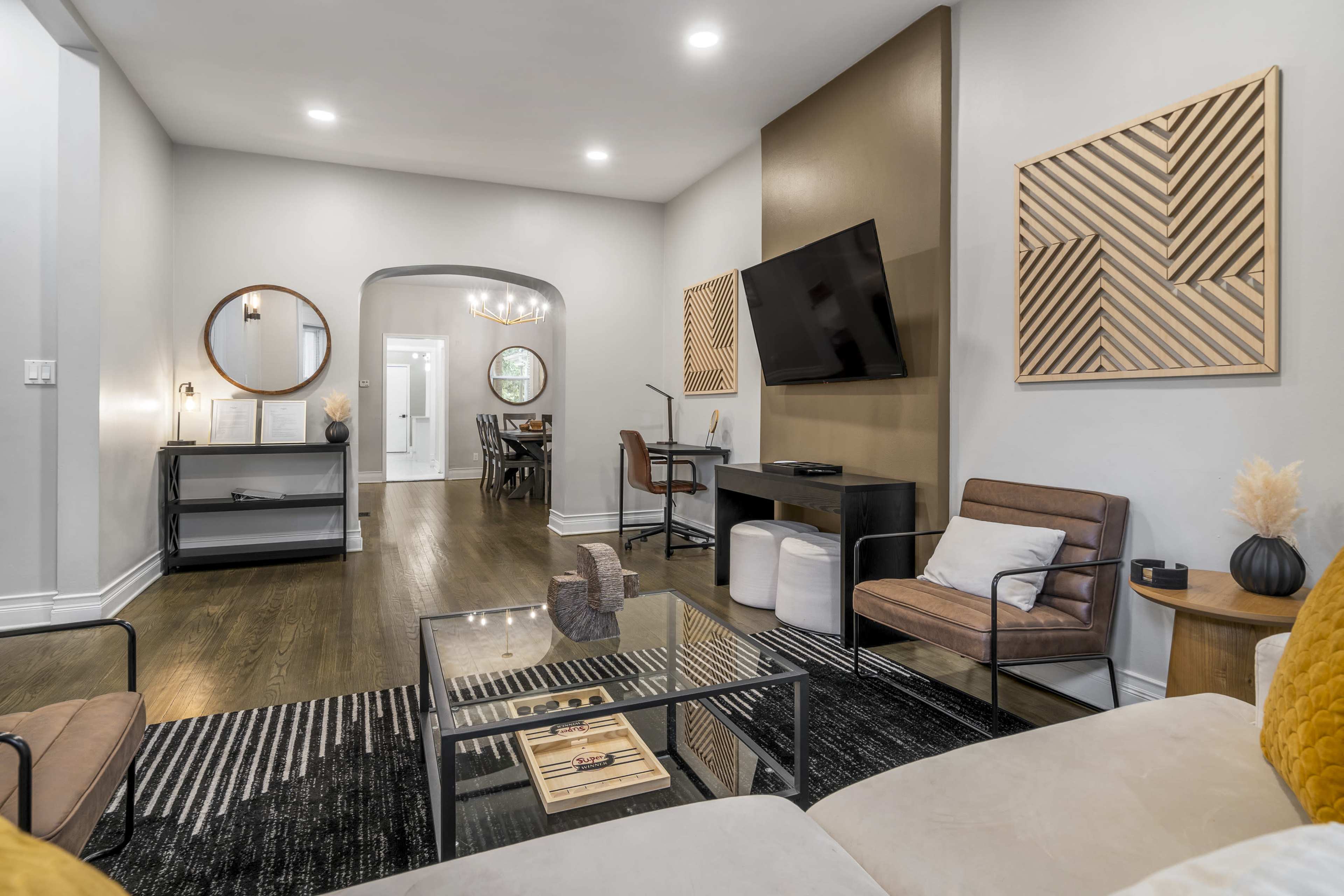 Lakeview Lux, Chicago, IL | Off-Site | Peerspace