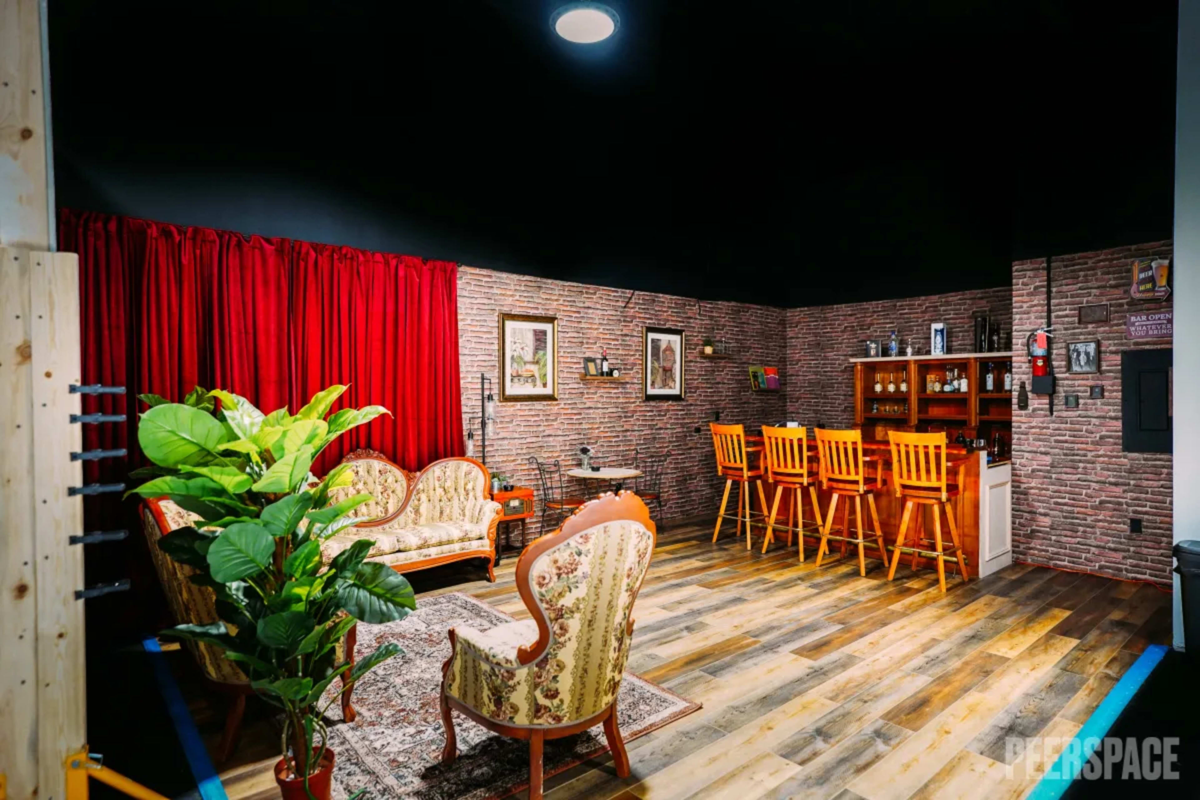 Large open canvas event space and photography studio, plantation, FL ...