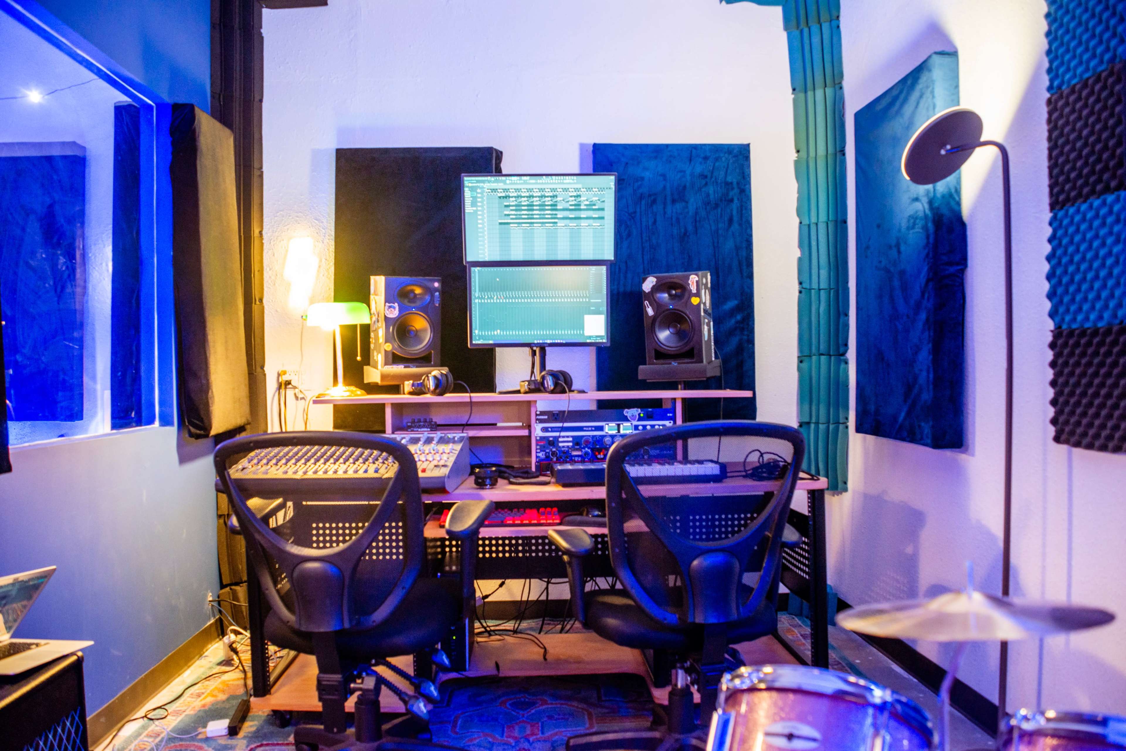 6roovy Studios | Houston Recording Studio, Houston, TX | Production ...