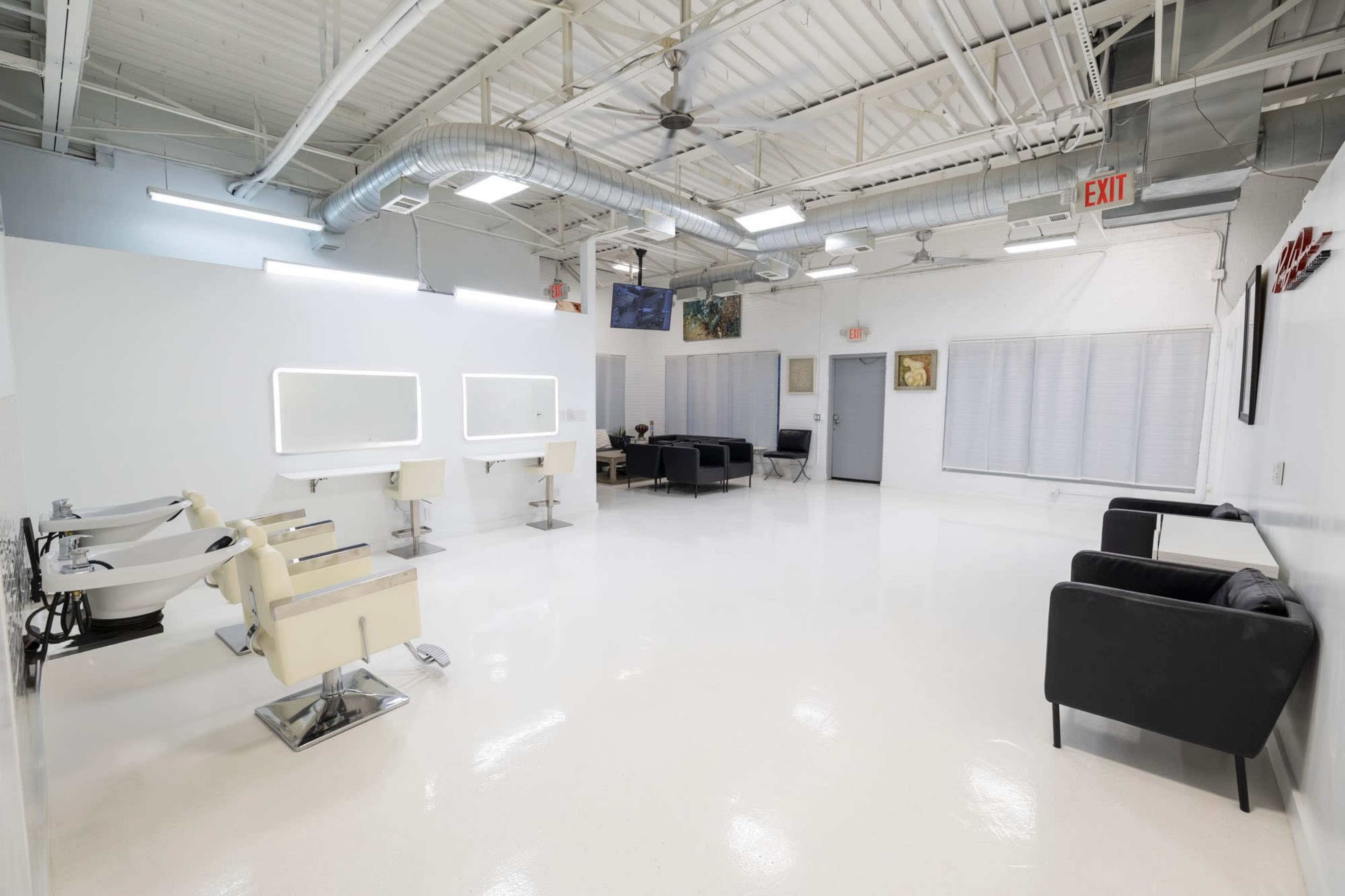 PAIGE ANDERSON MAKEUP+HAIR ARTISTS | 1. Modern Creative Studio with ...