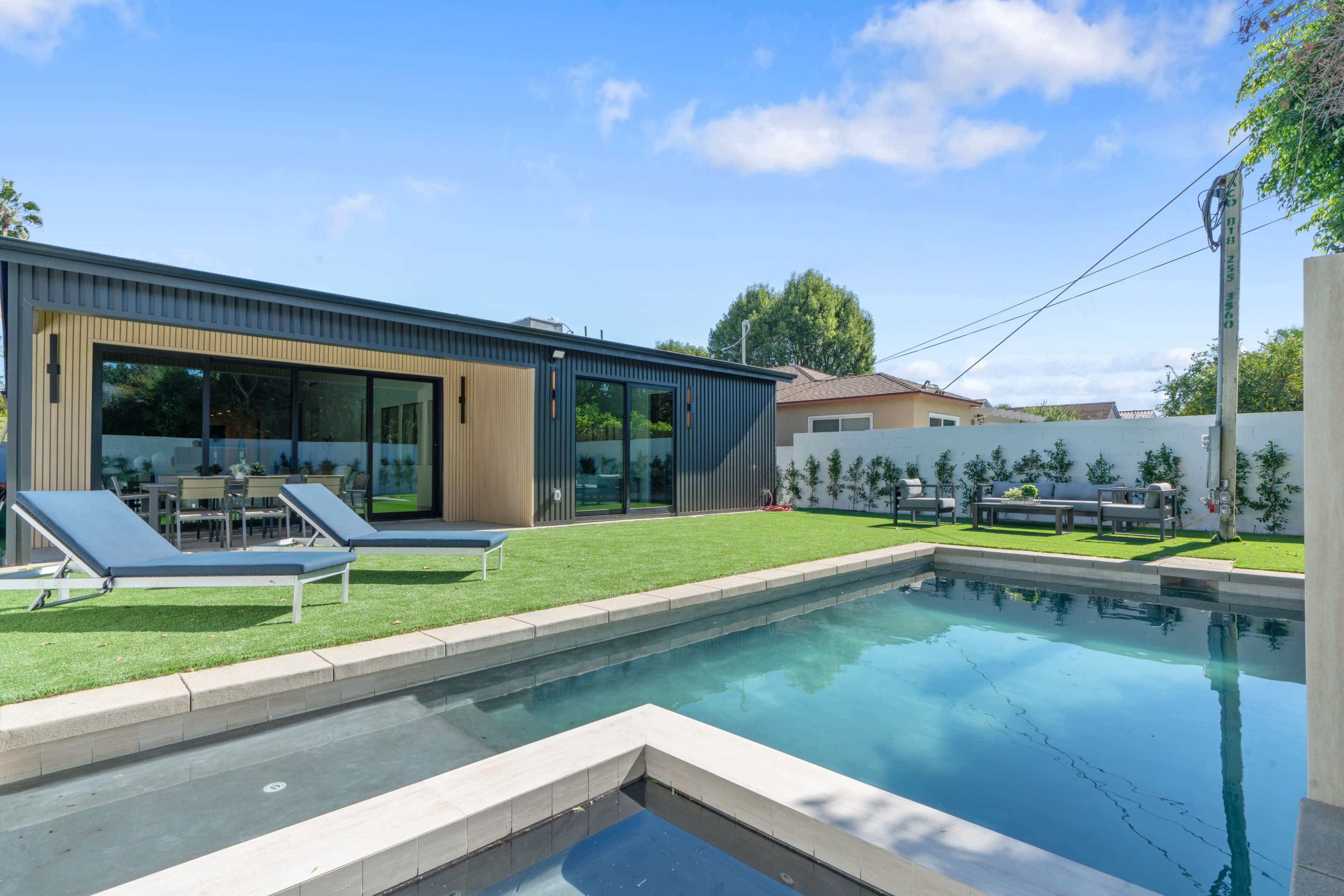 WARM WOOD MODERN WITH SEAMLESS INDOOR-OUTDOOR FLOW, Los Angeles, CA ...