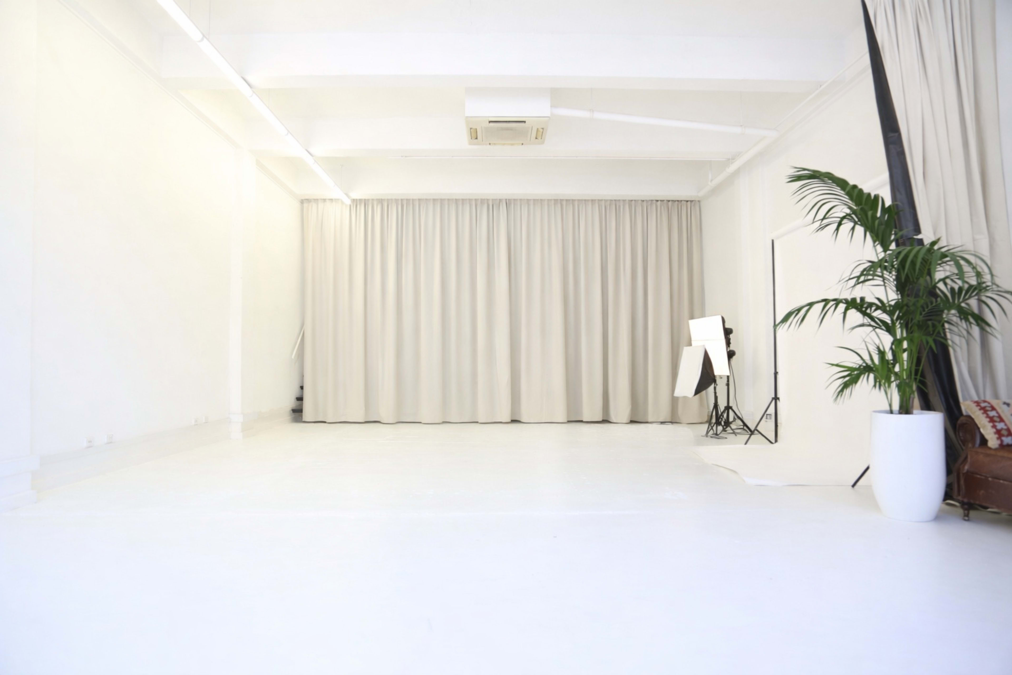 Studio Olé | Light-Filled Creative Studio with Multiple Shoot Zones ...