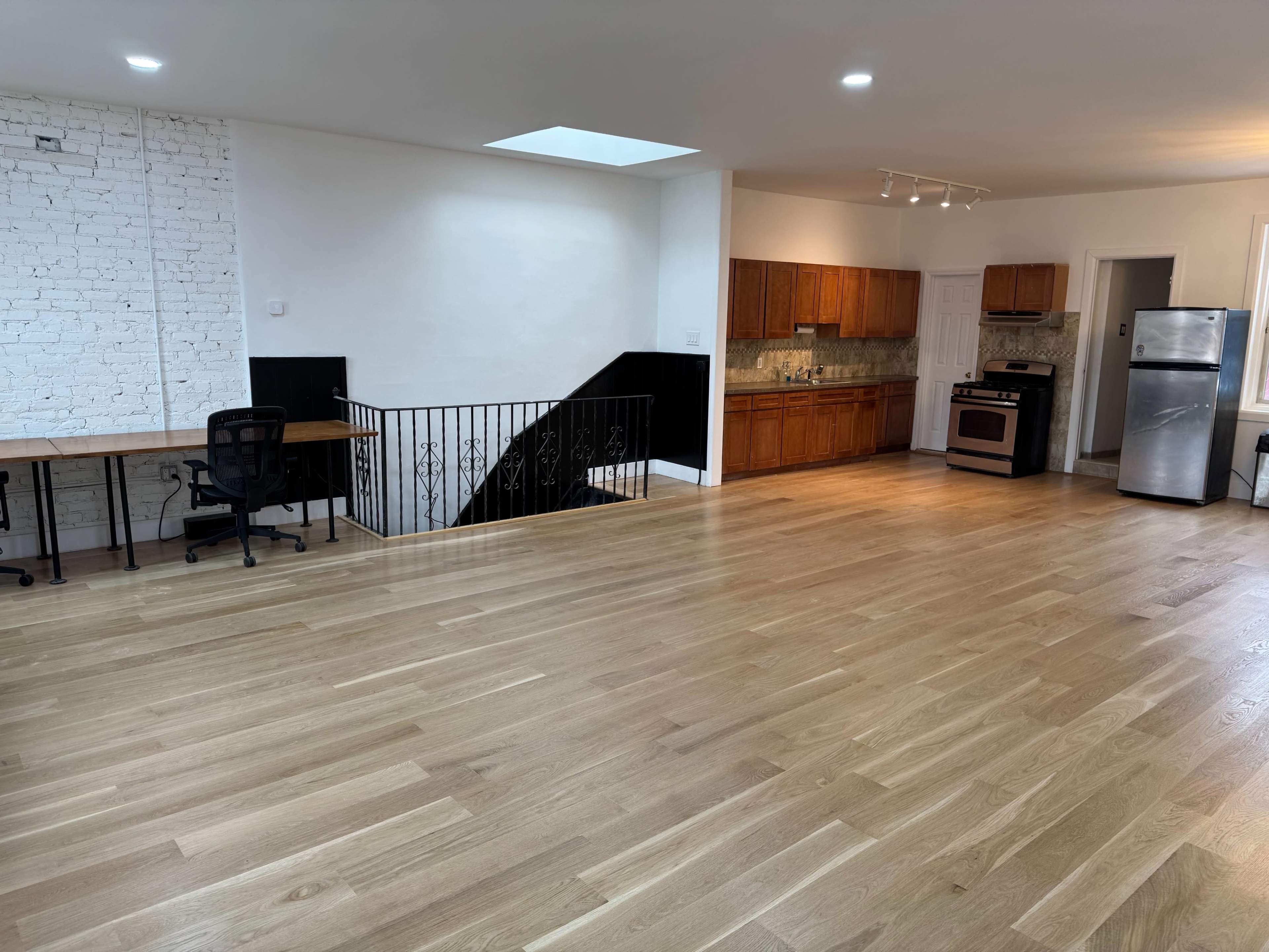 Light-filled bushwick loft with full kitchen and bathroom, Brooklyn, NY ...