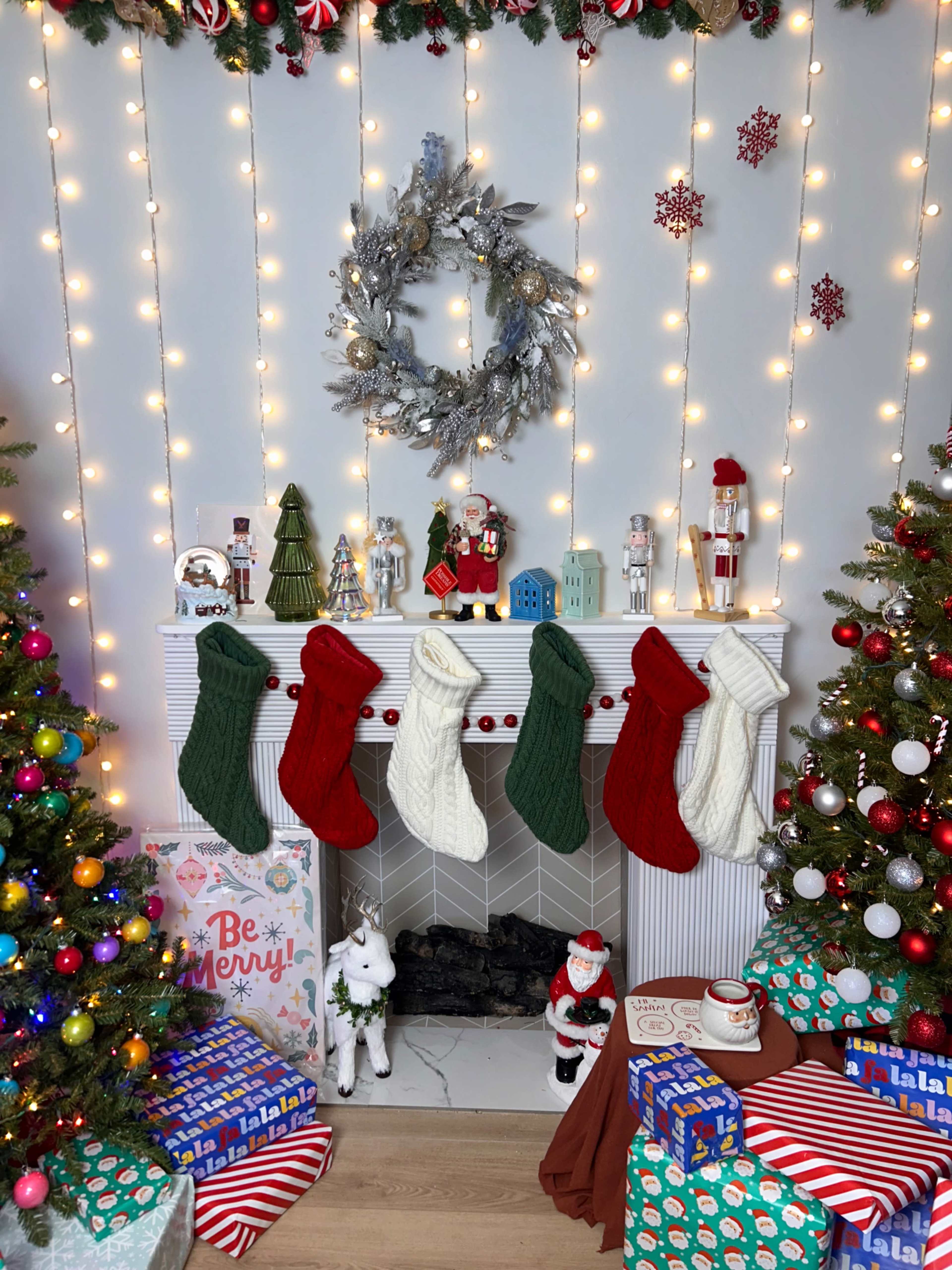 Festive Christmas Photography Sets!, Valencia, CA | Production | Peerspace
