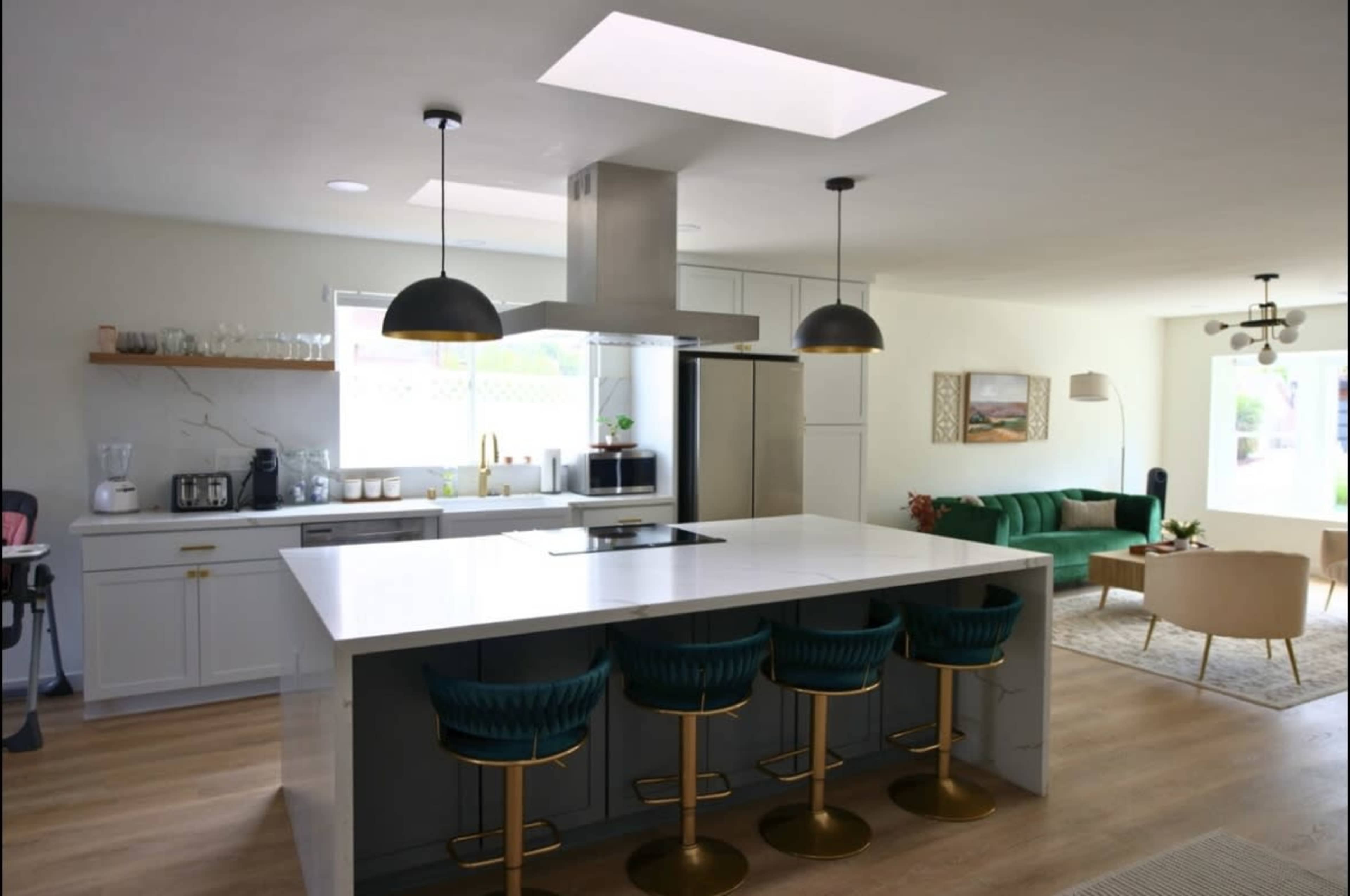 Versatile Event & Production Space w/ Designer Interiors + Backyard ...