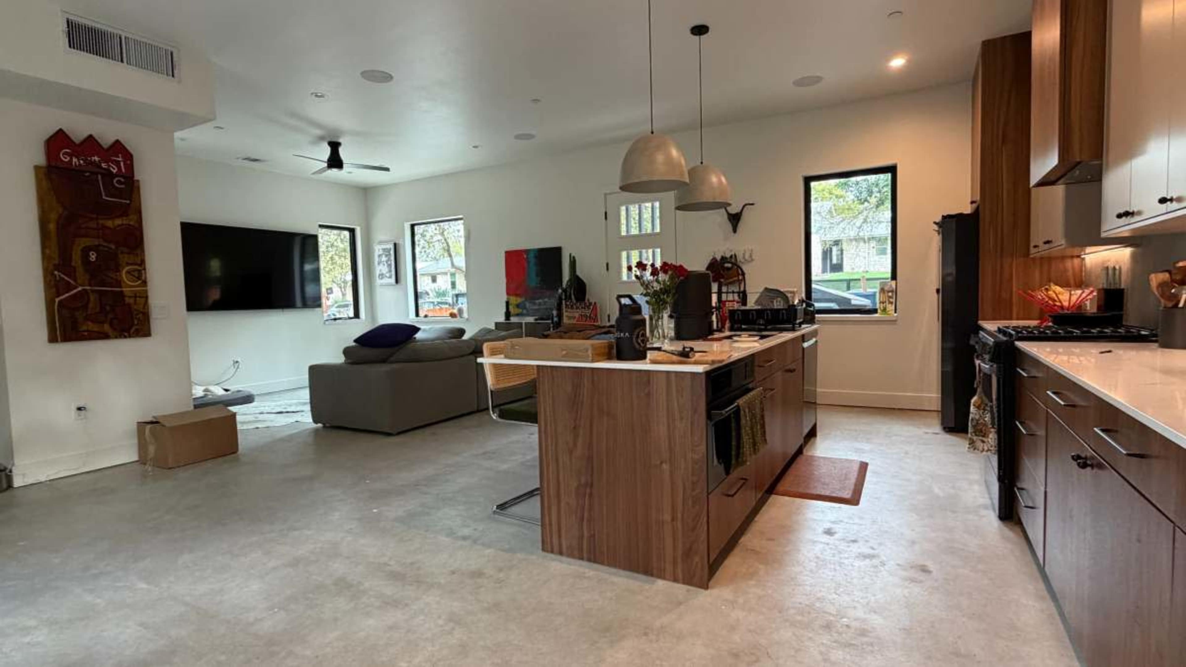 Muscle Mansion | Modern Urban House with Rooftop Austin City Skyline ...