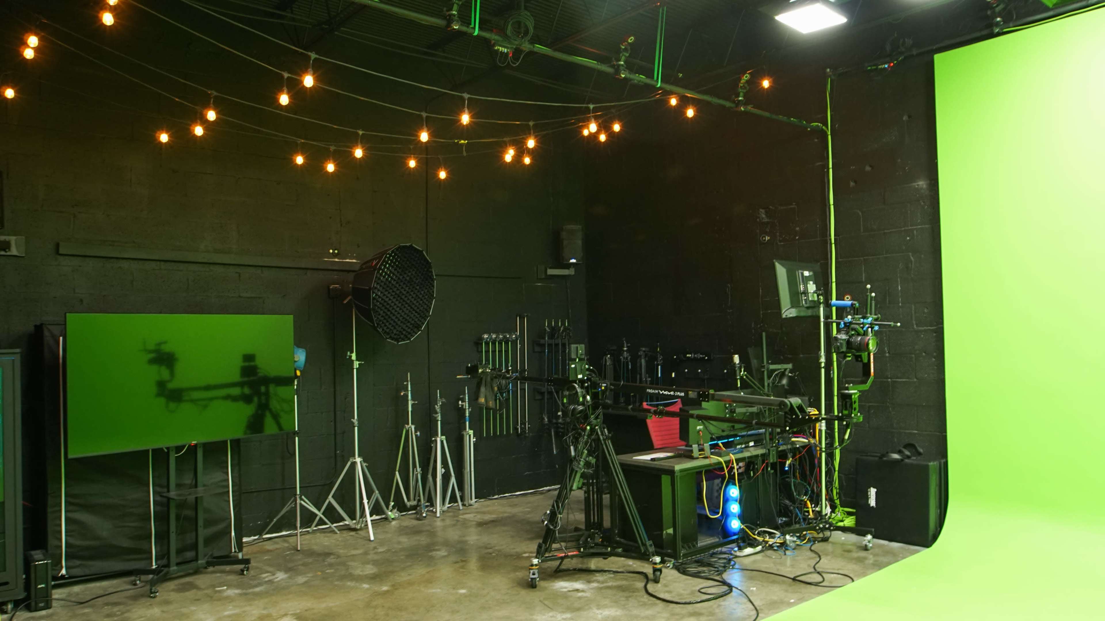 Pre-lit Green Screen / Virtual Podcast Studio, Pompano Beach, FL ...