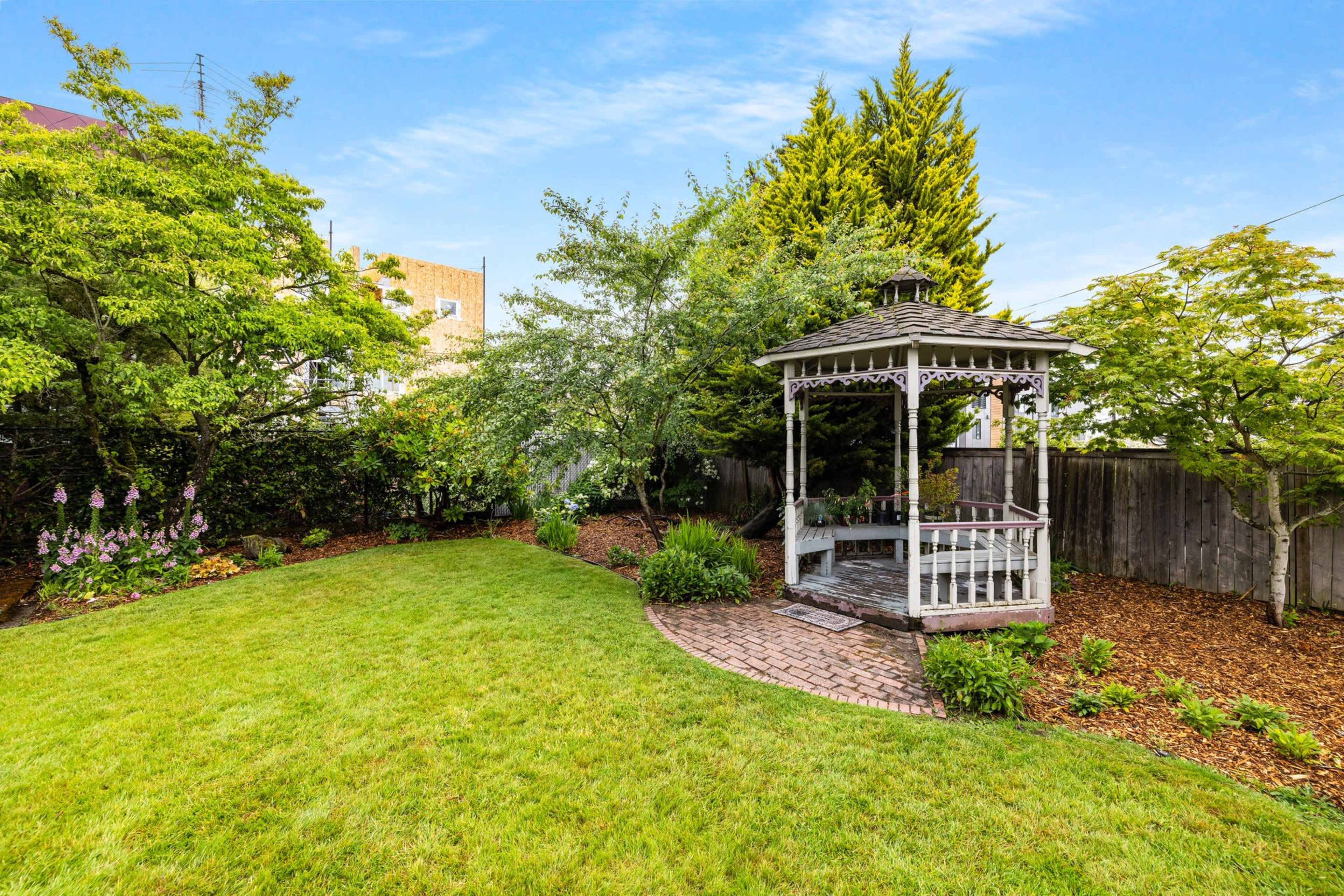 Work and Play Lounge | Charming & Unique Space That Combines the ...