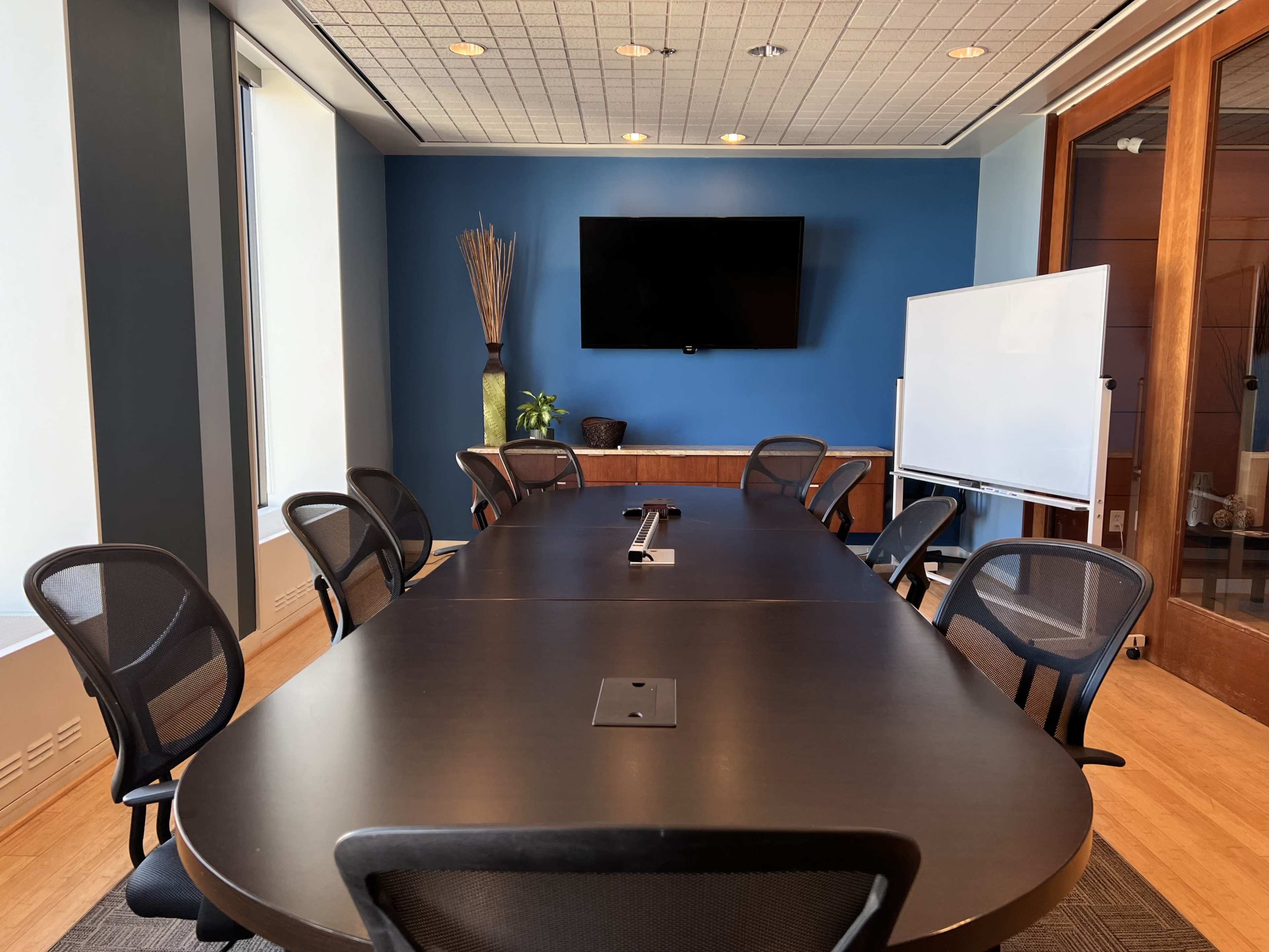 Executive Board Room Meeting Space - Views of the US Bancorp Tower ...