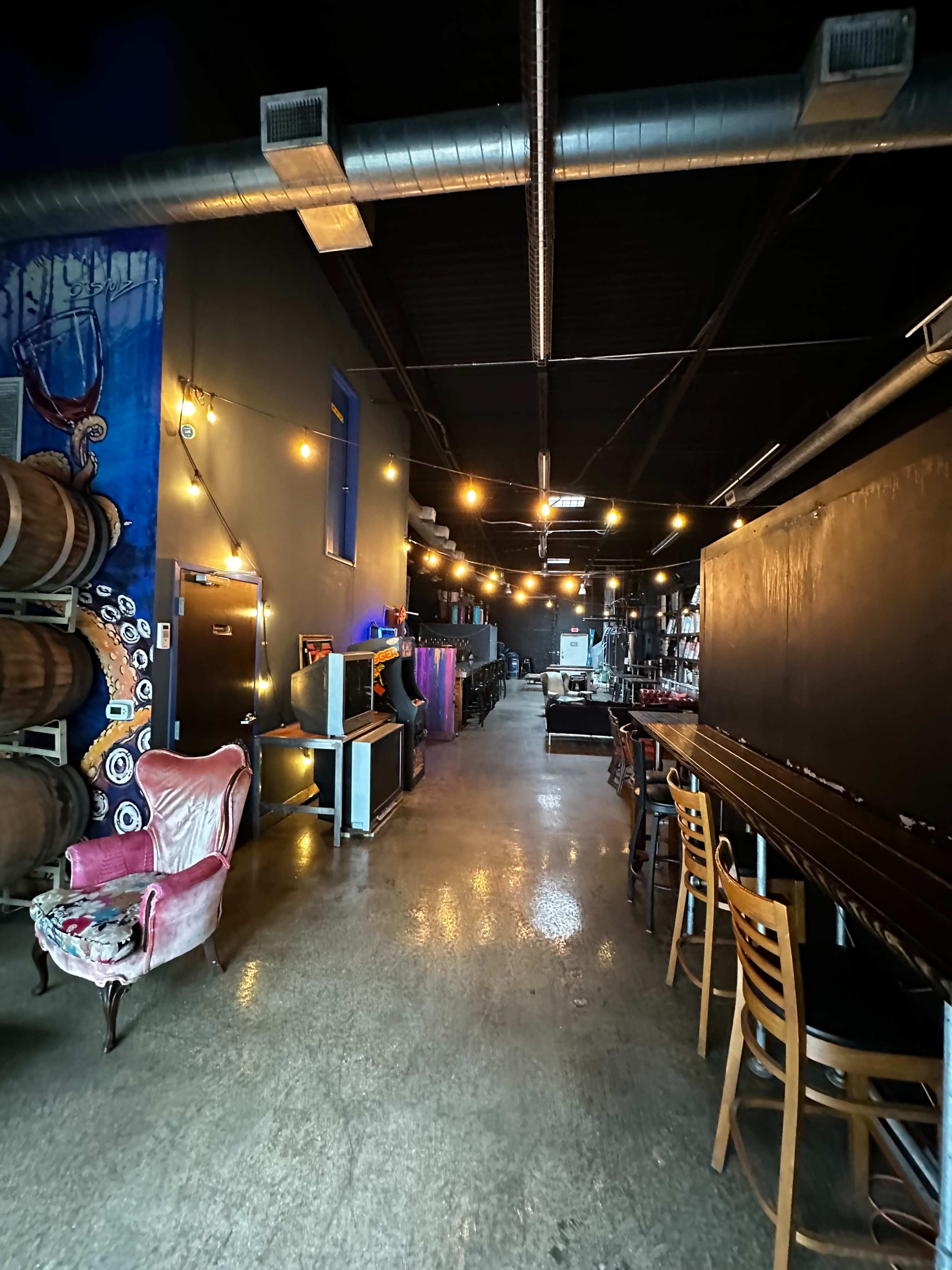 Urban Hideout. Spacious Loft with Bar and Brewery., Pompano Beach, FL ...