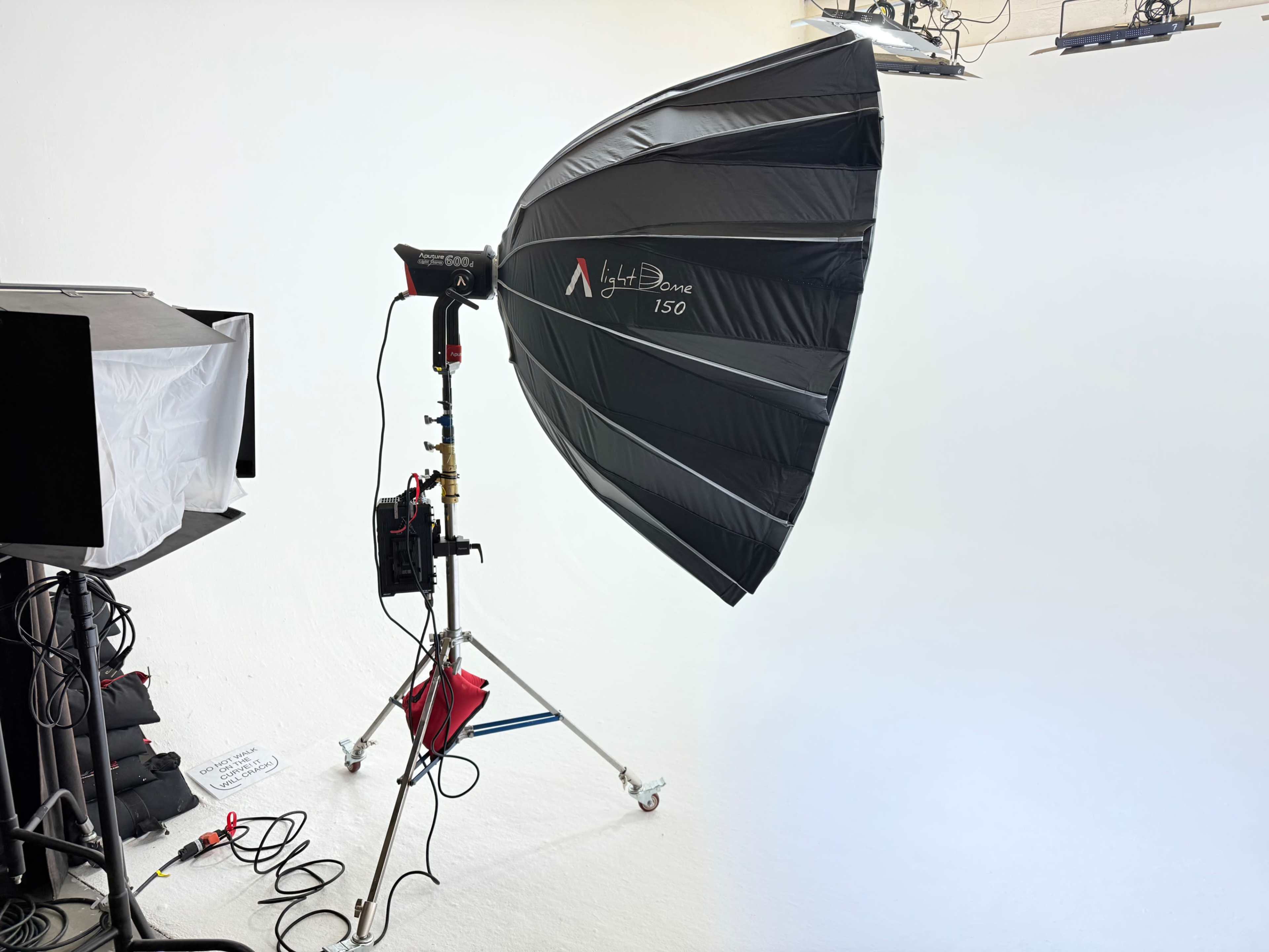 Underground Studios | Amazing Fully Lit White Cyc Wall (Cyclorama) 3 ...