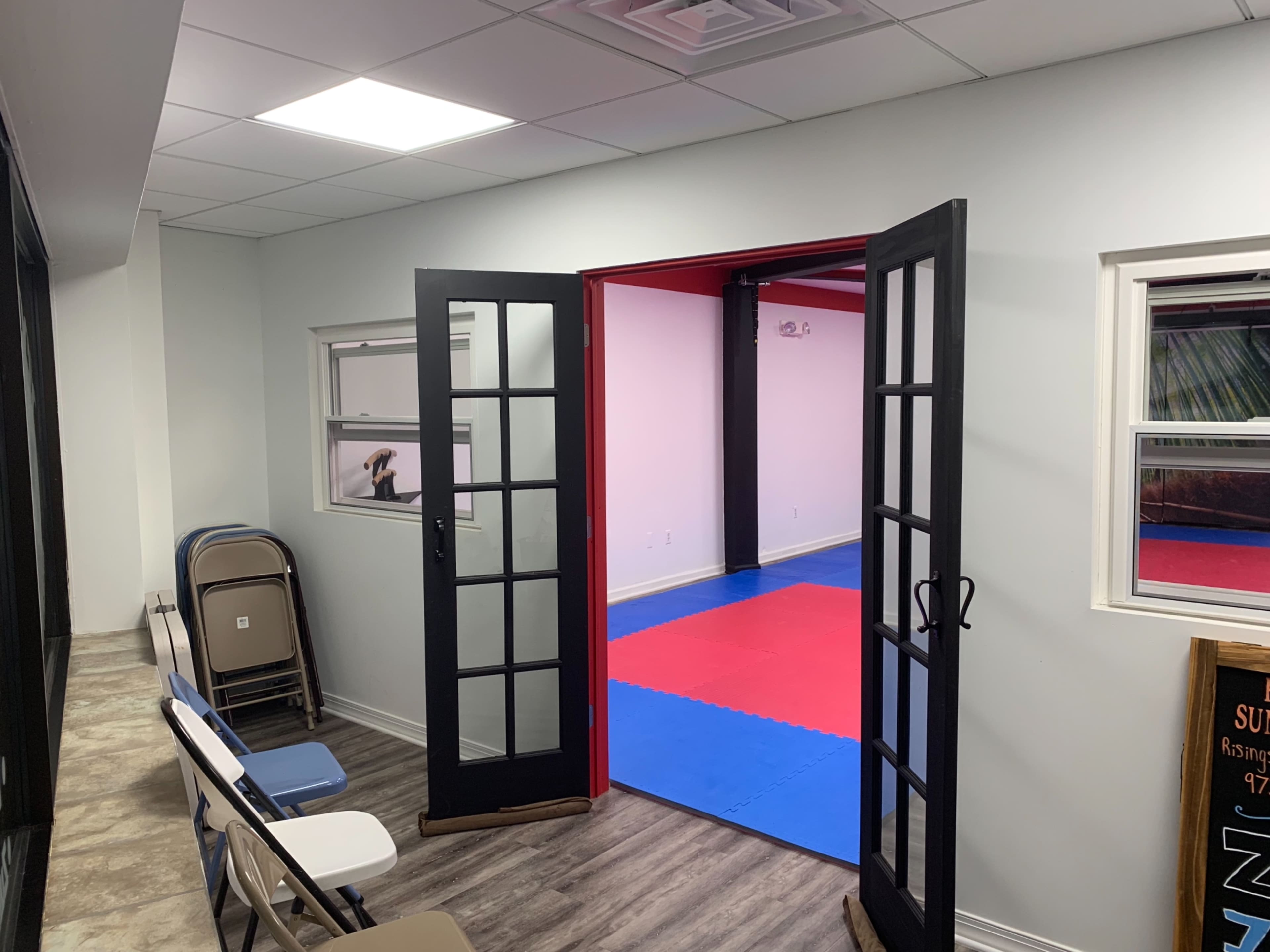 Newly renovated workout space! Good for a mirada of physical activities ...