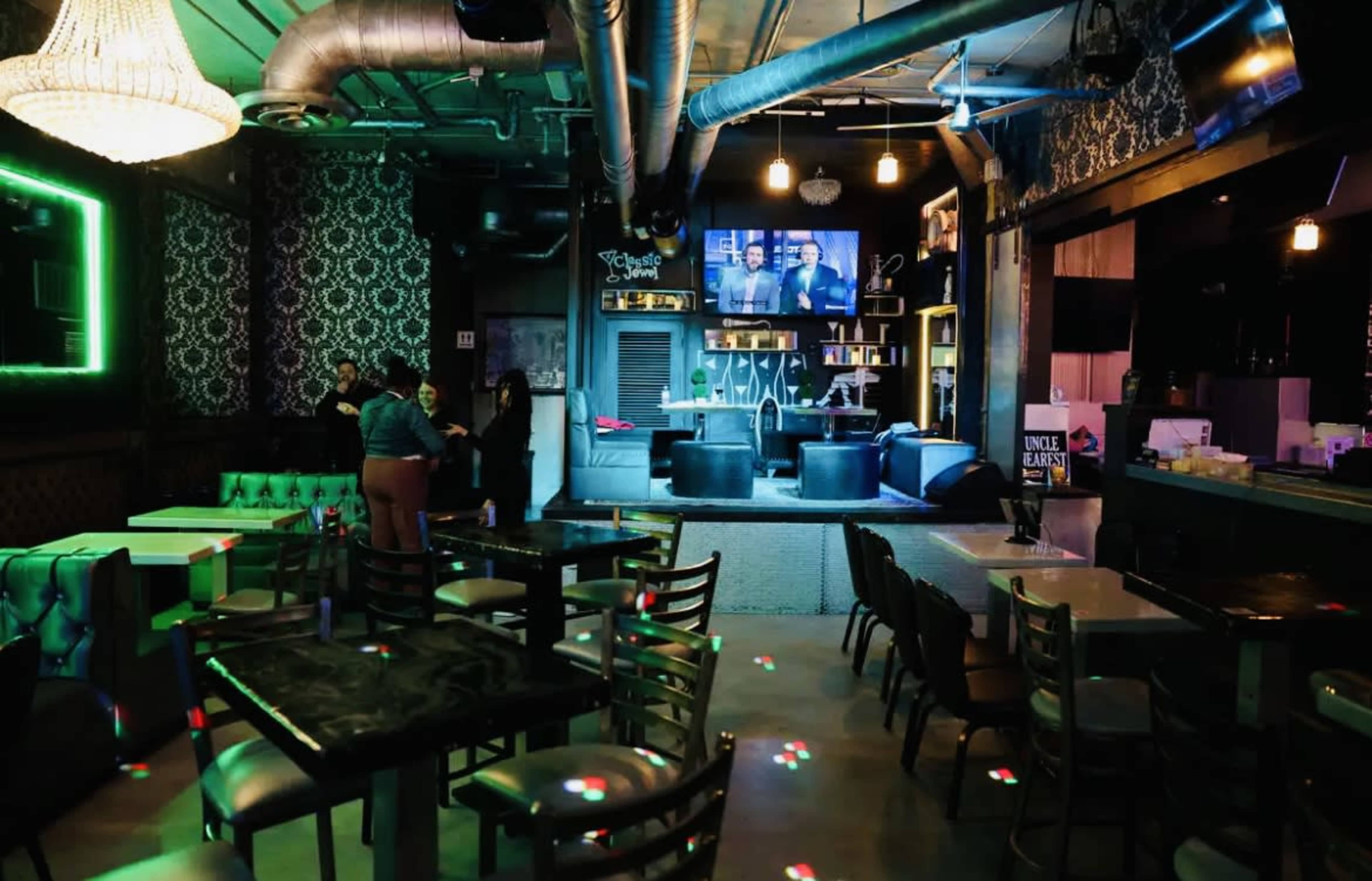 Classic Jewel Cocktail Lounge & Kitchen | Impressive Downtown Cocktail ...