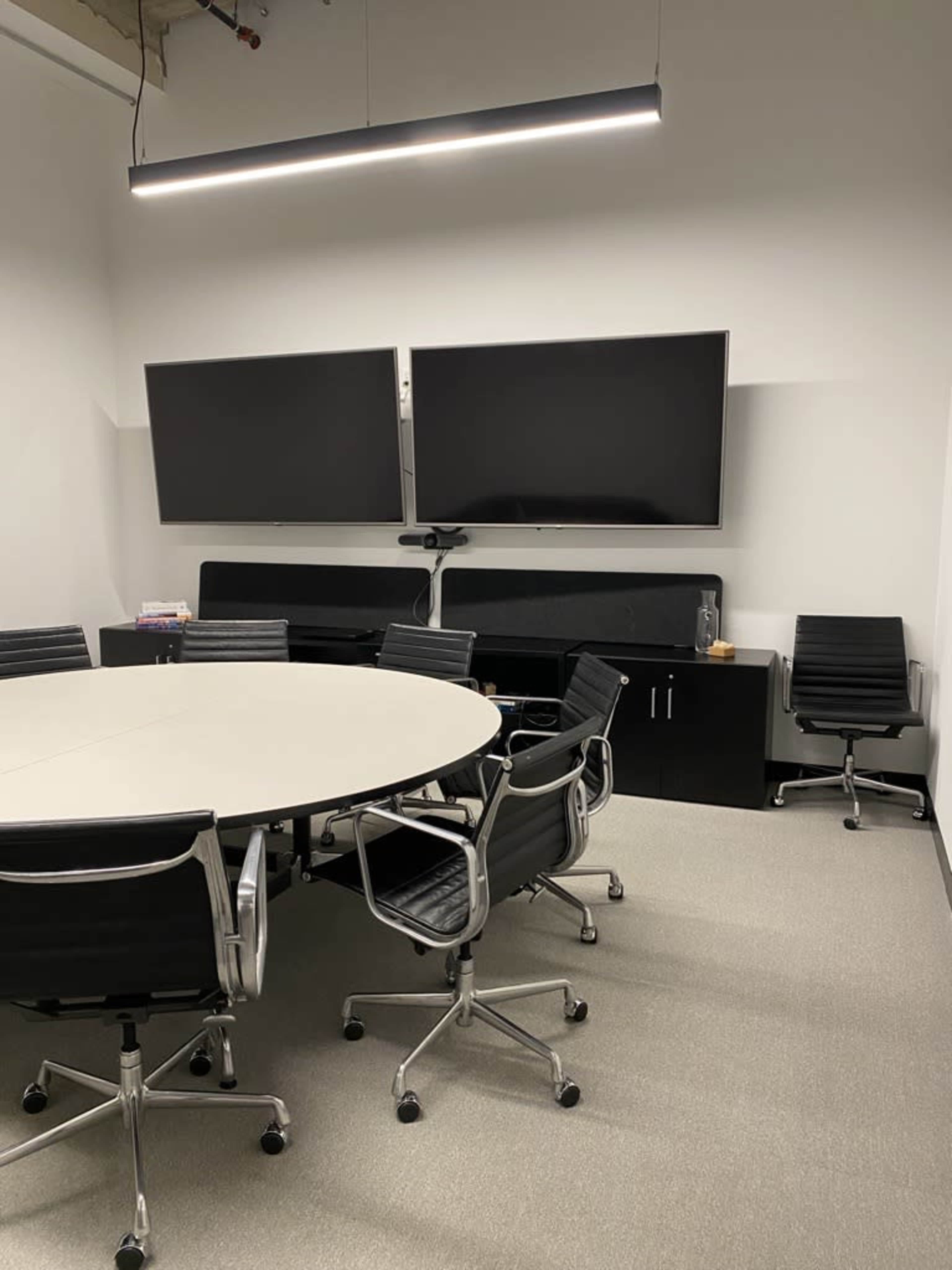 Downtown LA Loft with High Ceilings in a Landmark Building, Los Angeles ...