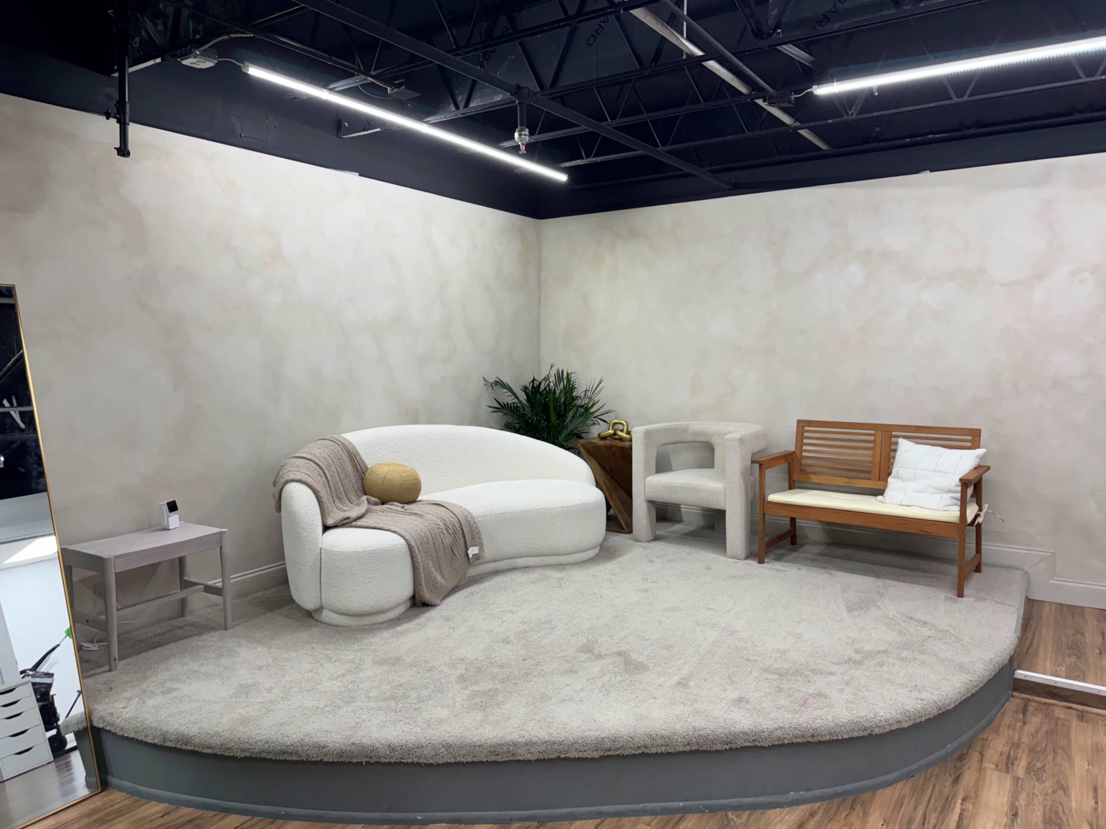 Photo studio in the heart of Miami, Miami, FL | Production | Peerspace