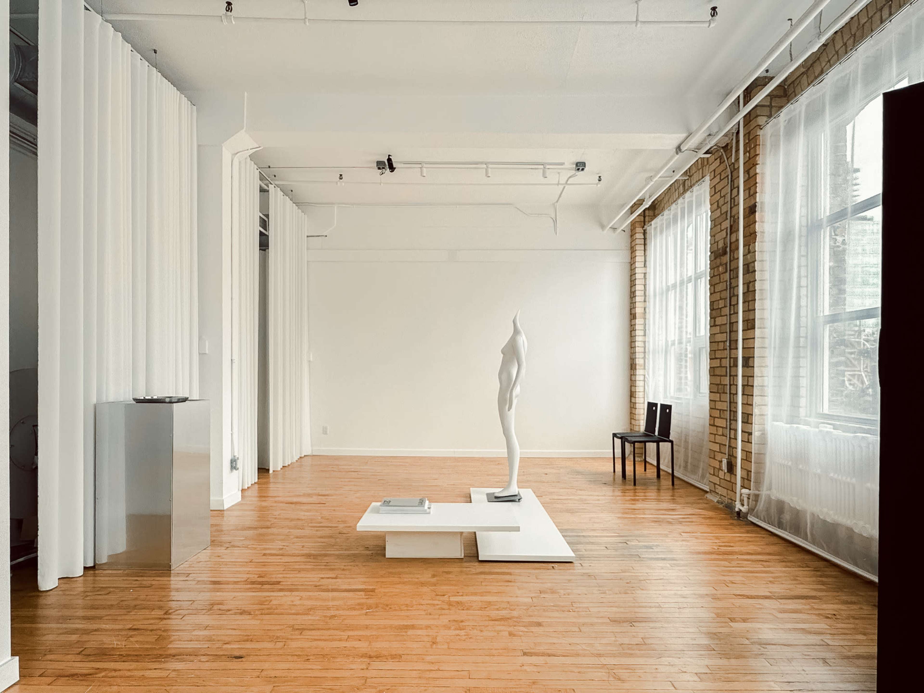 On2 | Downtown Hard-Loft Studio with CN Tower View, Toronto ...