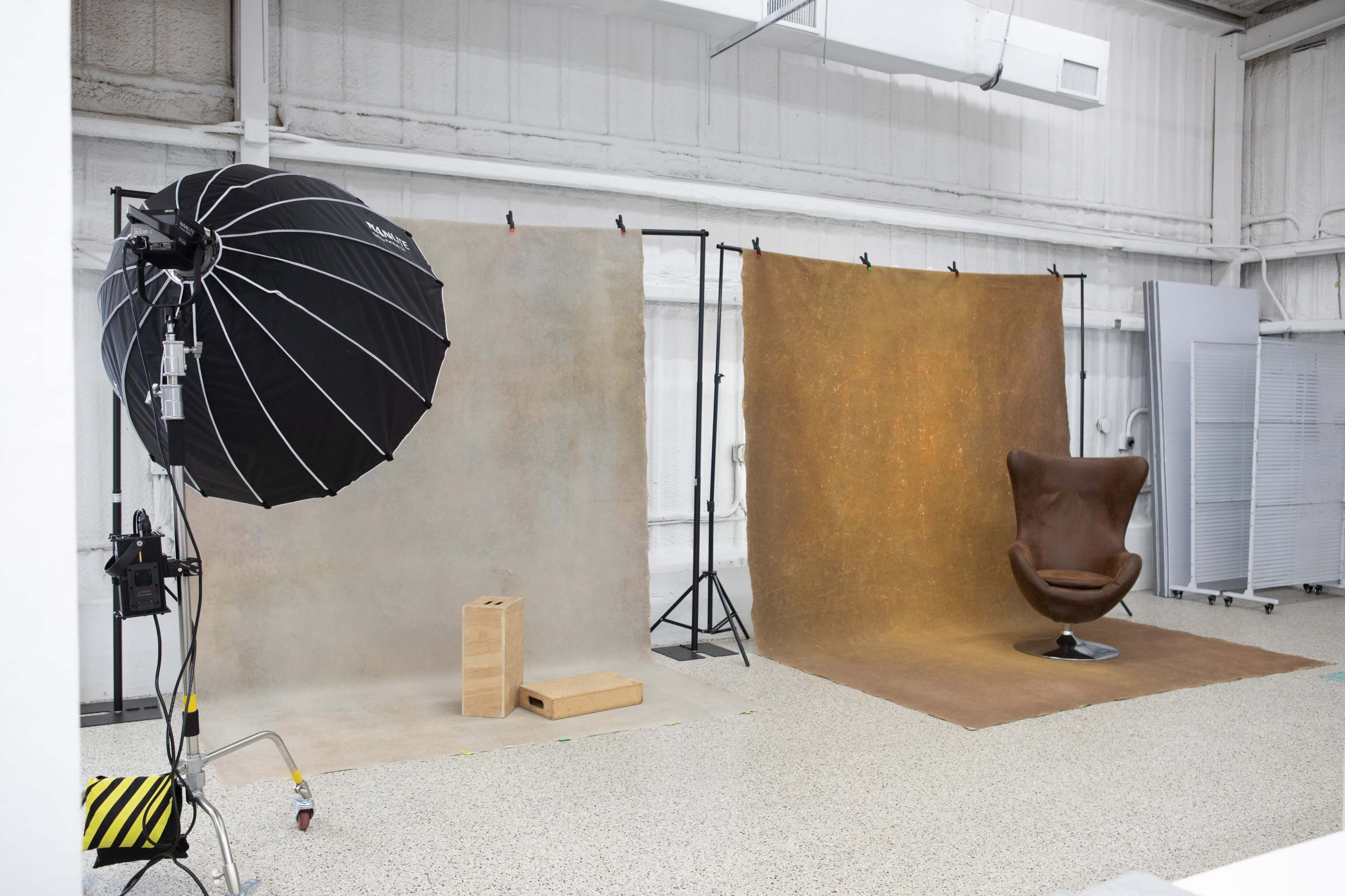 Stand alone warehouse studio with open floor plan for multiple shooting ...