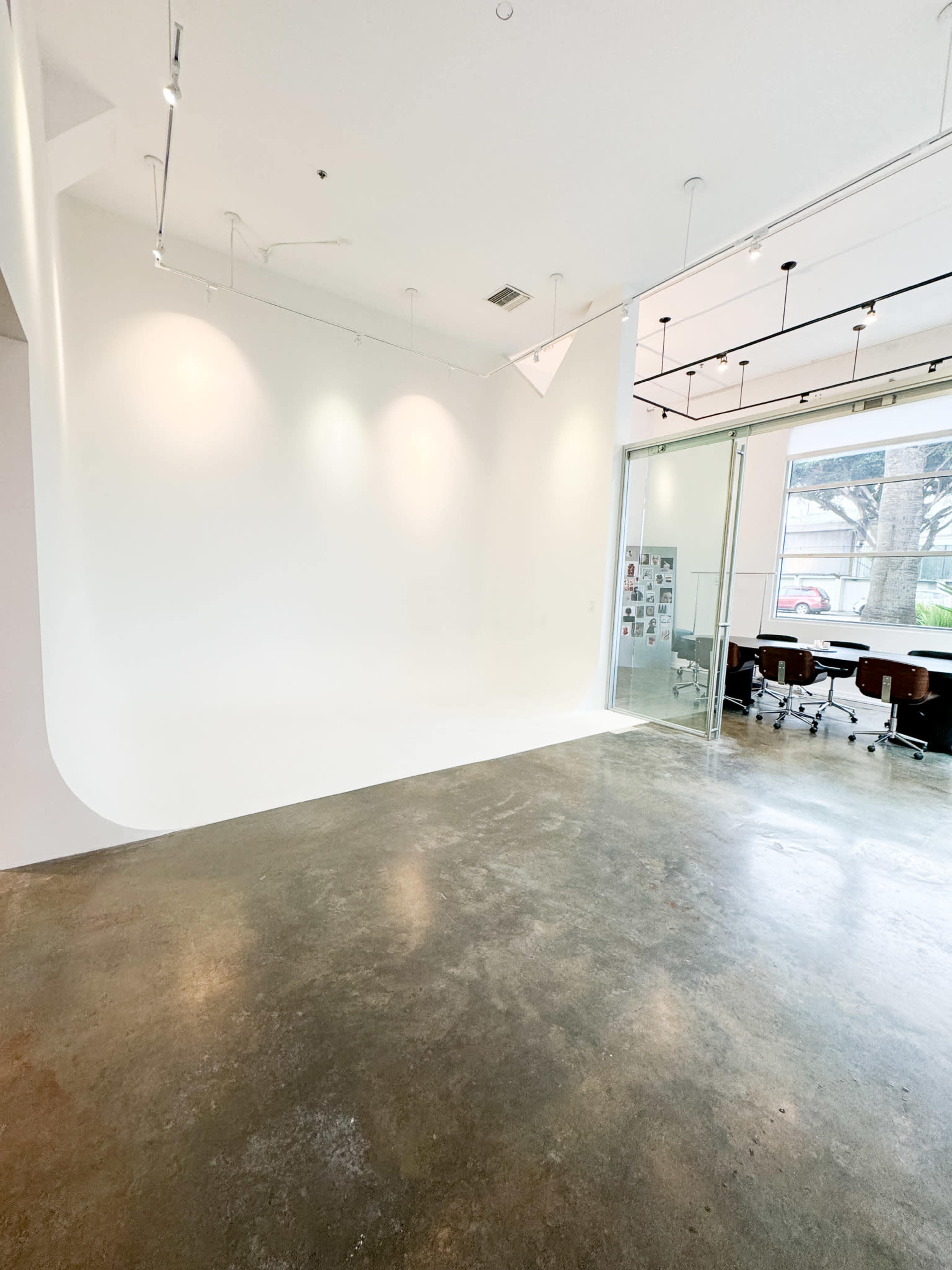 Venice Photo Studio with Beautiful Natural Light and Double Cyc Wall ...