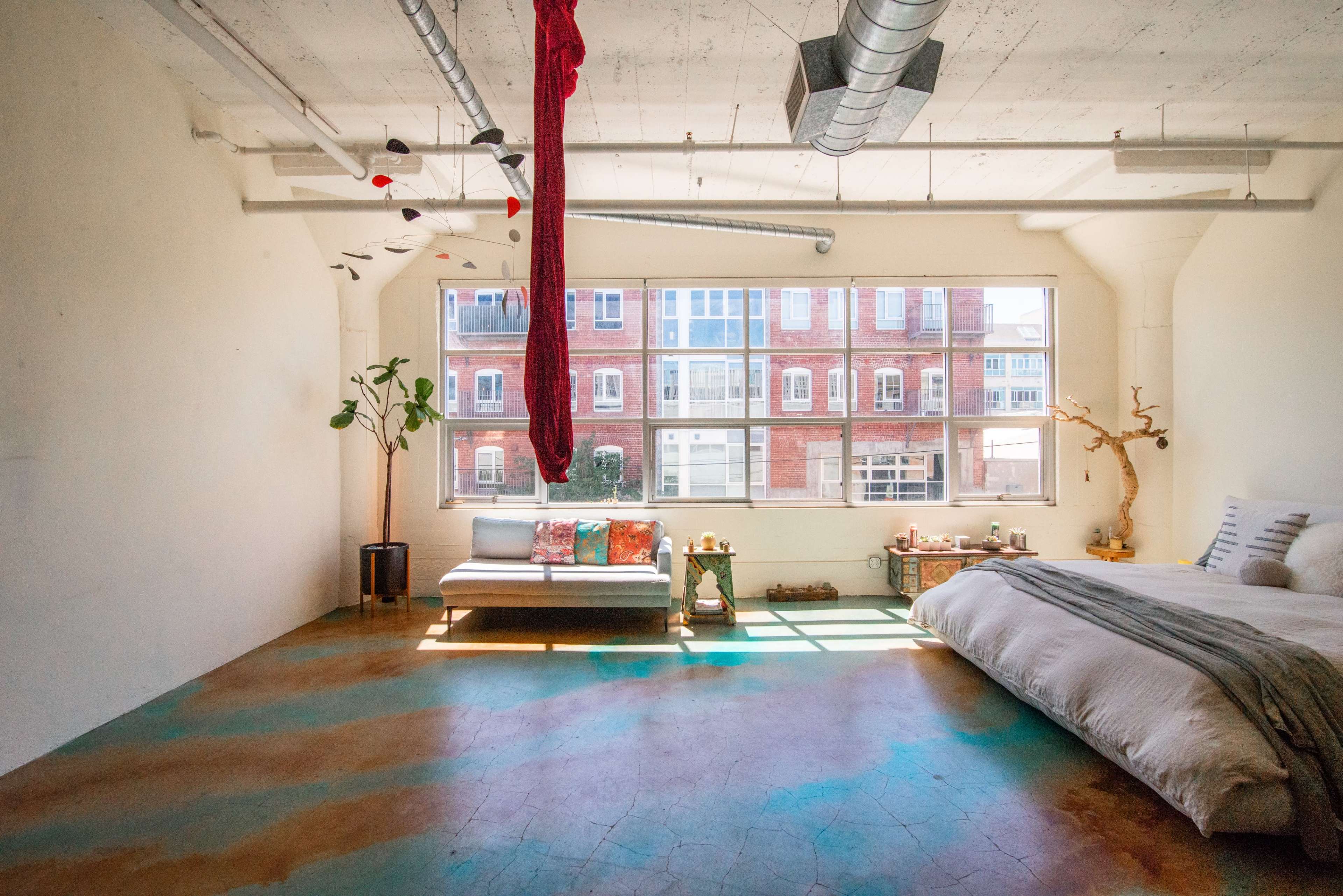 Stunning Designer Loft in the Arts District with Multiple Backdrops and ...
