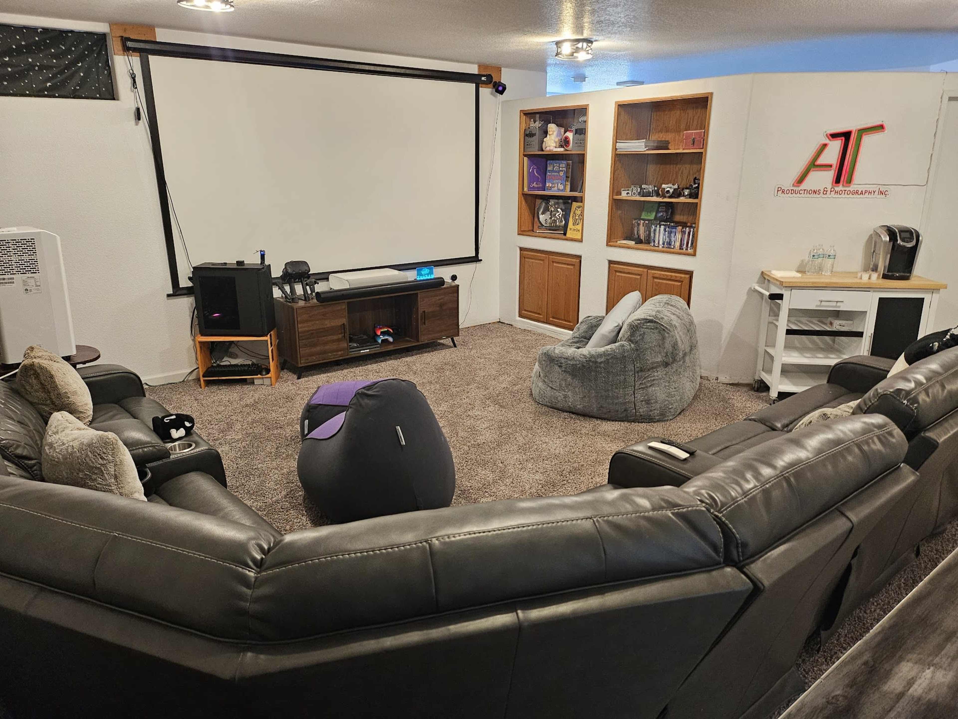 One of a kind studio space 4 photos and video shoots w/ theater space ...