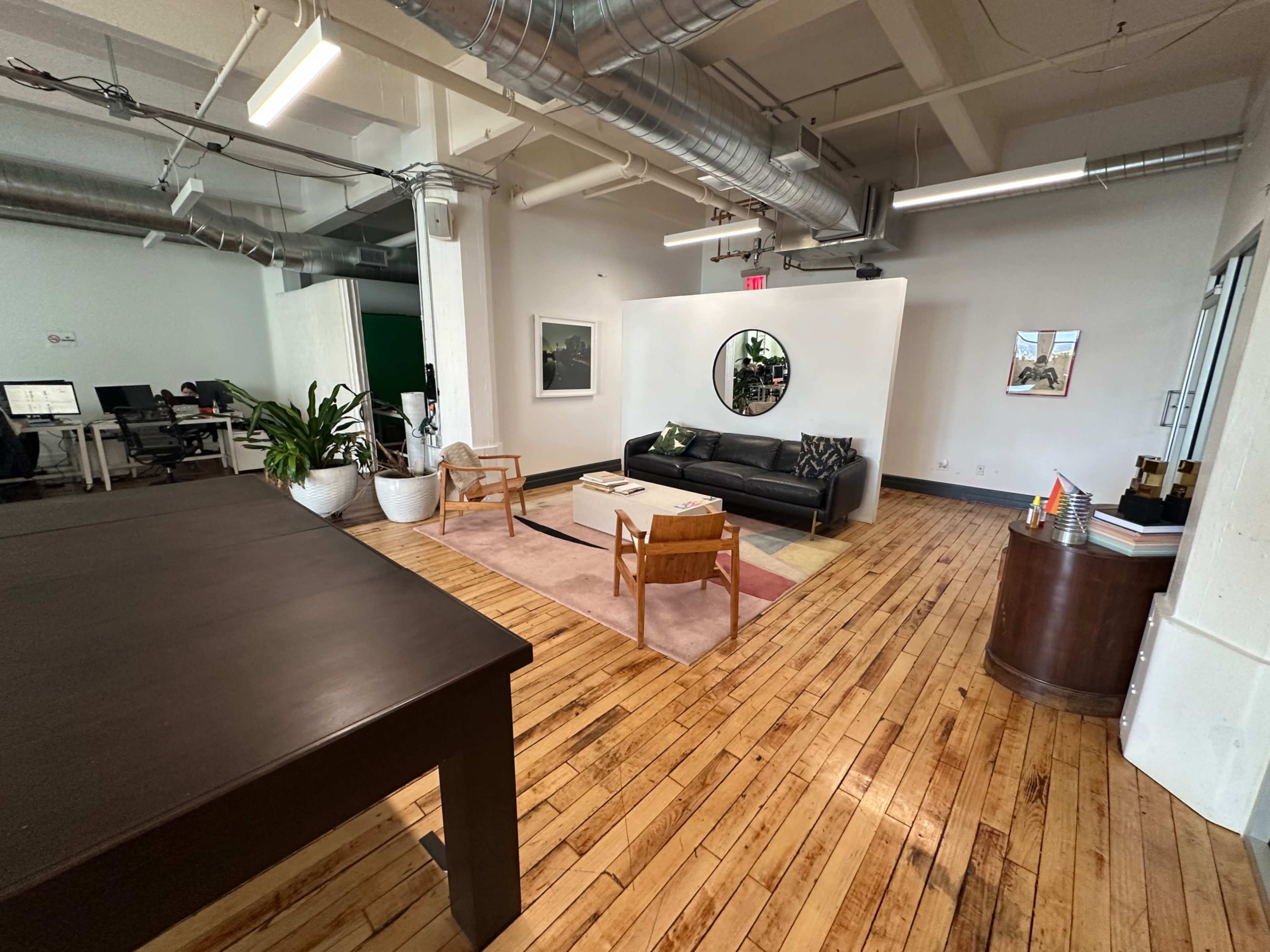 Large studio with three conference rooms, kitchen and small photo ...