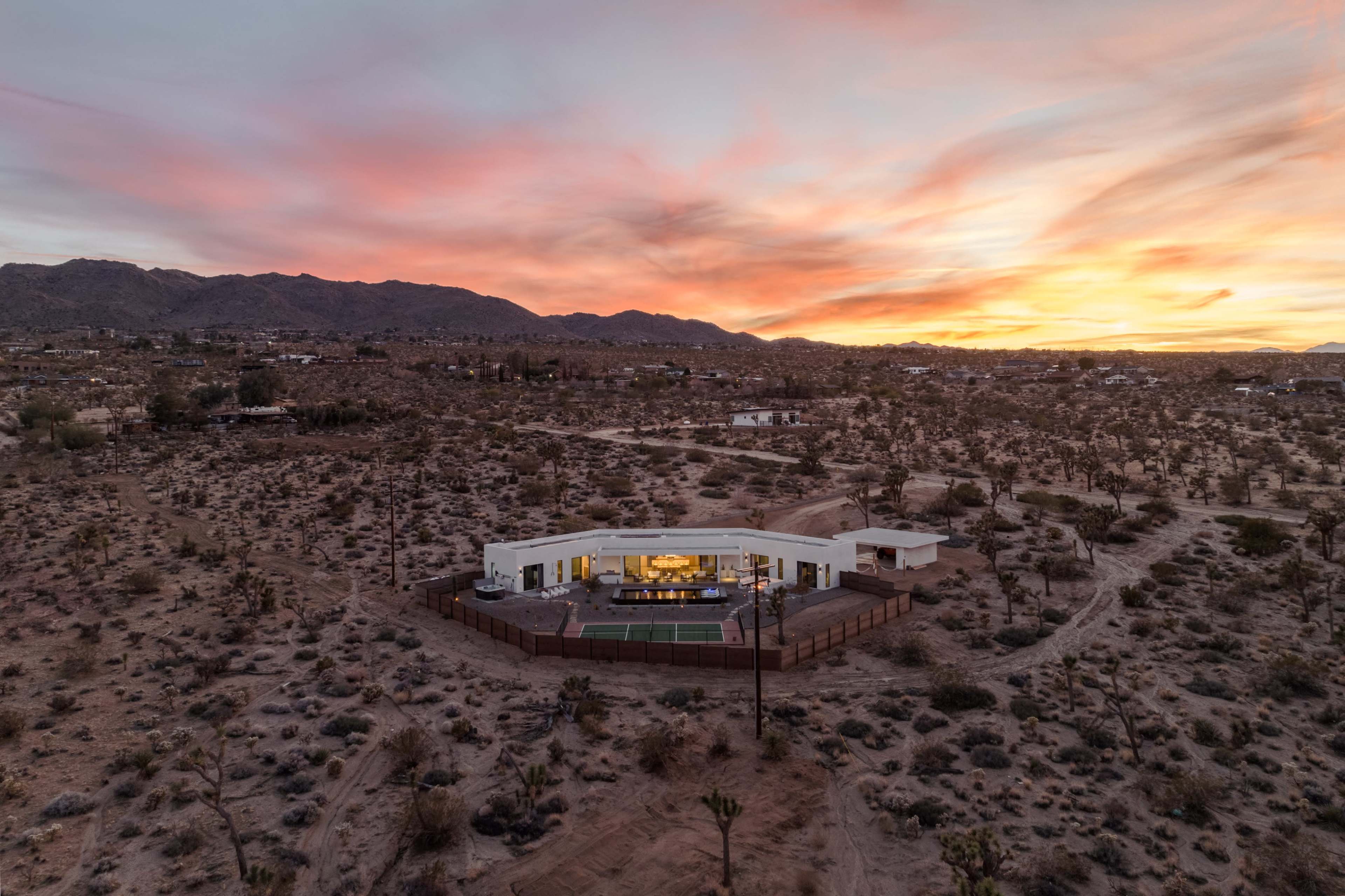 Jupiter House by Fieldtrip | Modern w Pool and Spa, Joshua Tree, CA ...