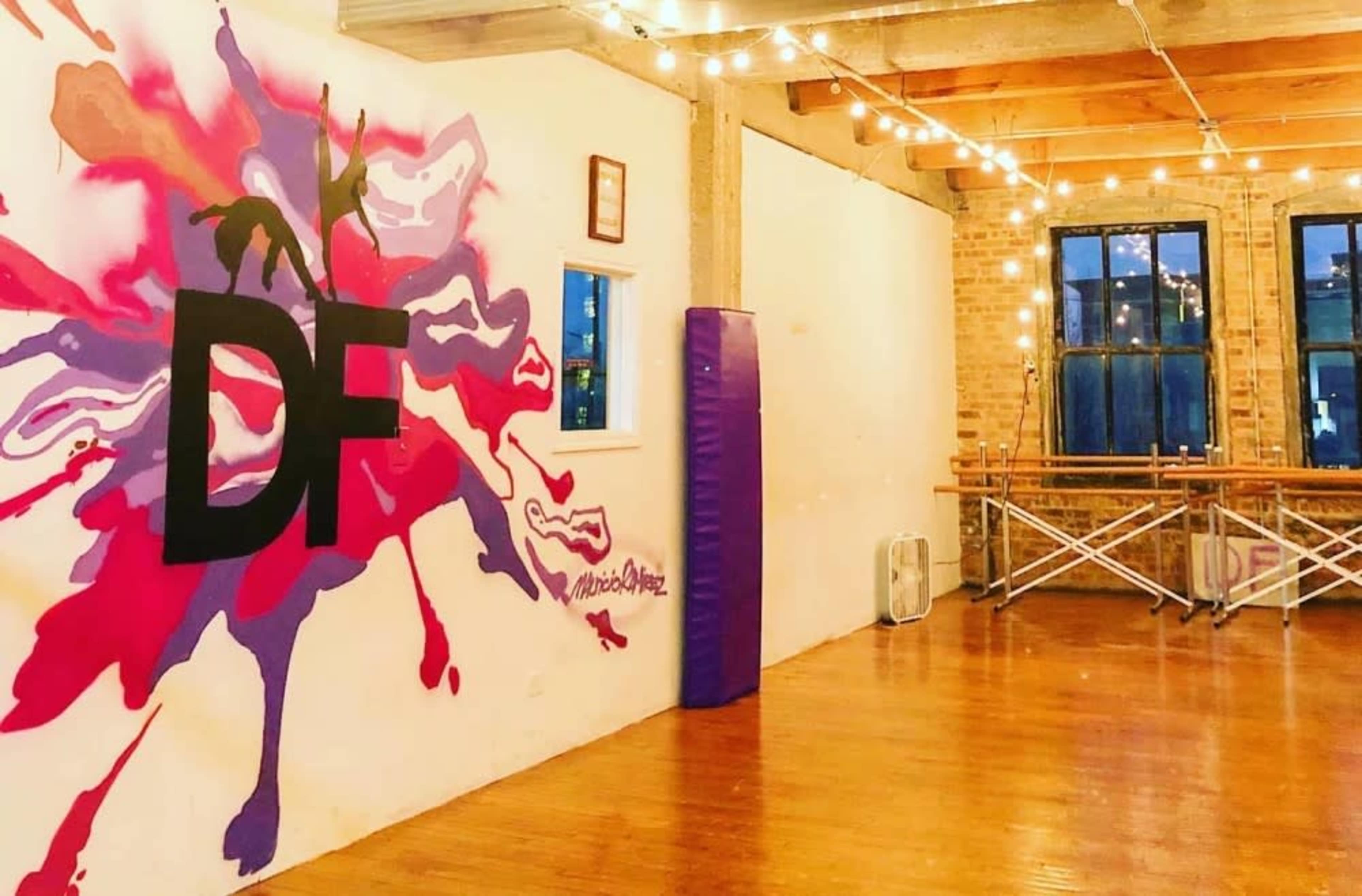 Large Creative Dance Studio, Chicago, IL | Event | Peerspace