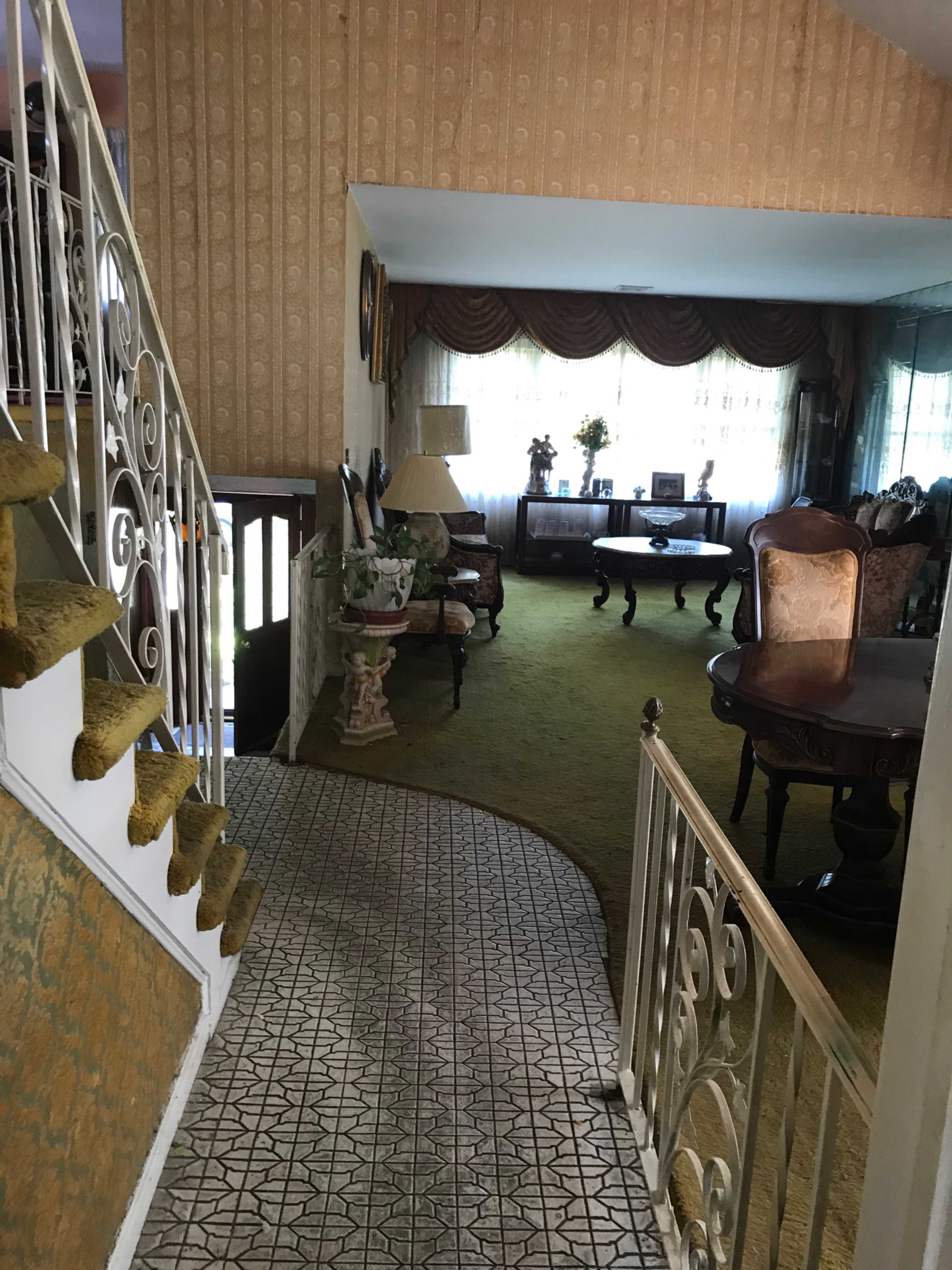 Upscale Split level Home with 18 ft ceilings in Queens NY., Whitestone ...