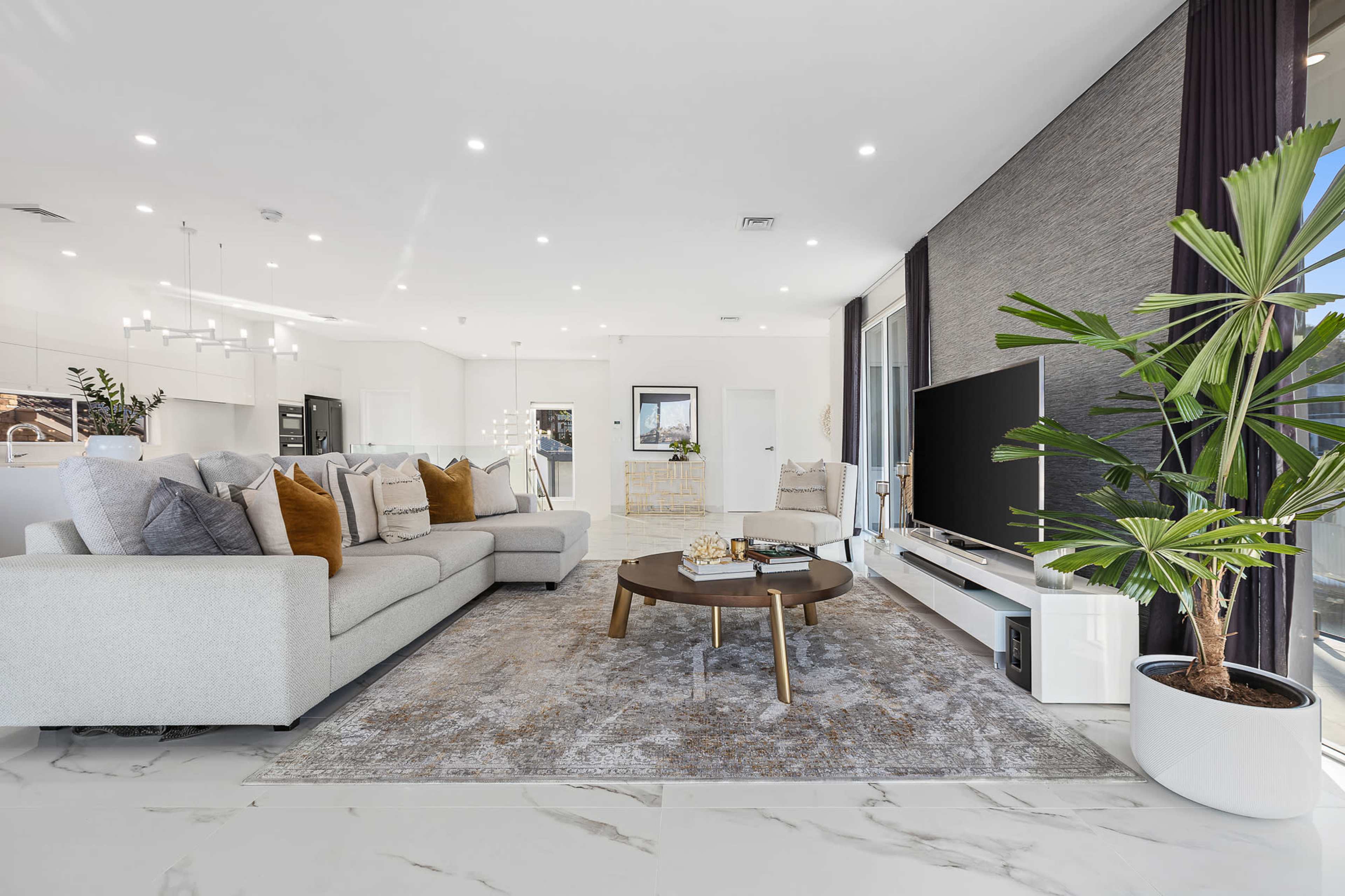 Luxurious family residence with world-class water/city views, HENLEY ...