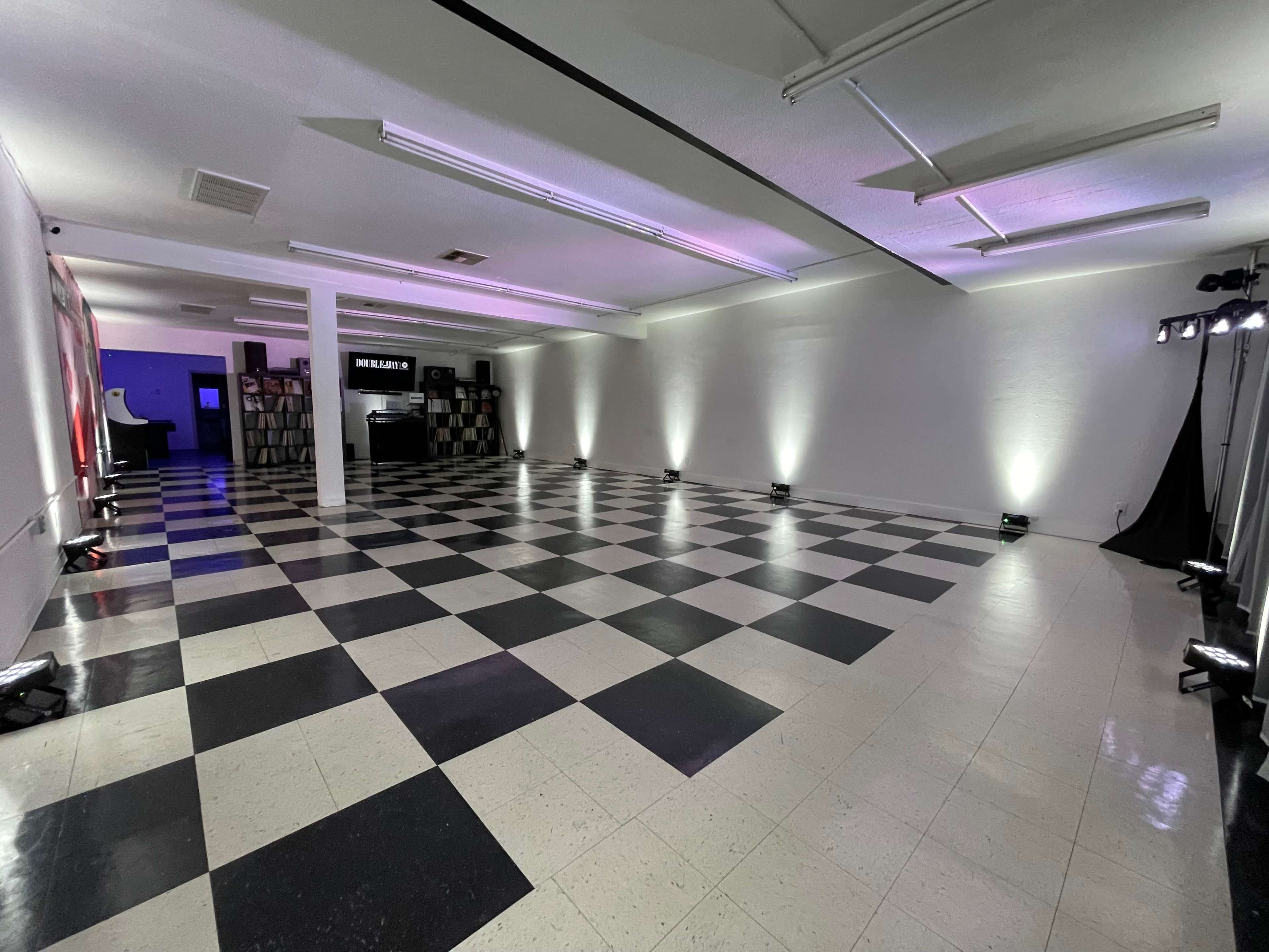 Clean Urban Event Studio With Unique Murals, Bellflower, CA | Event ...