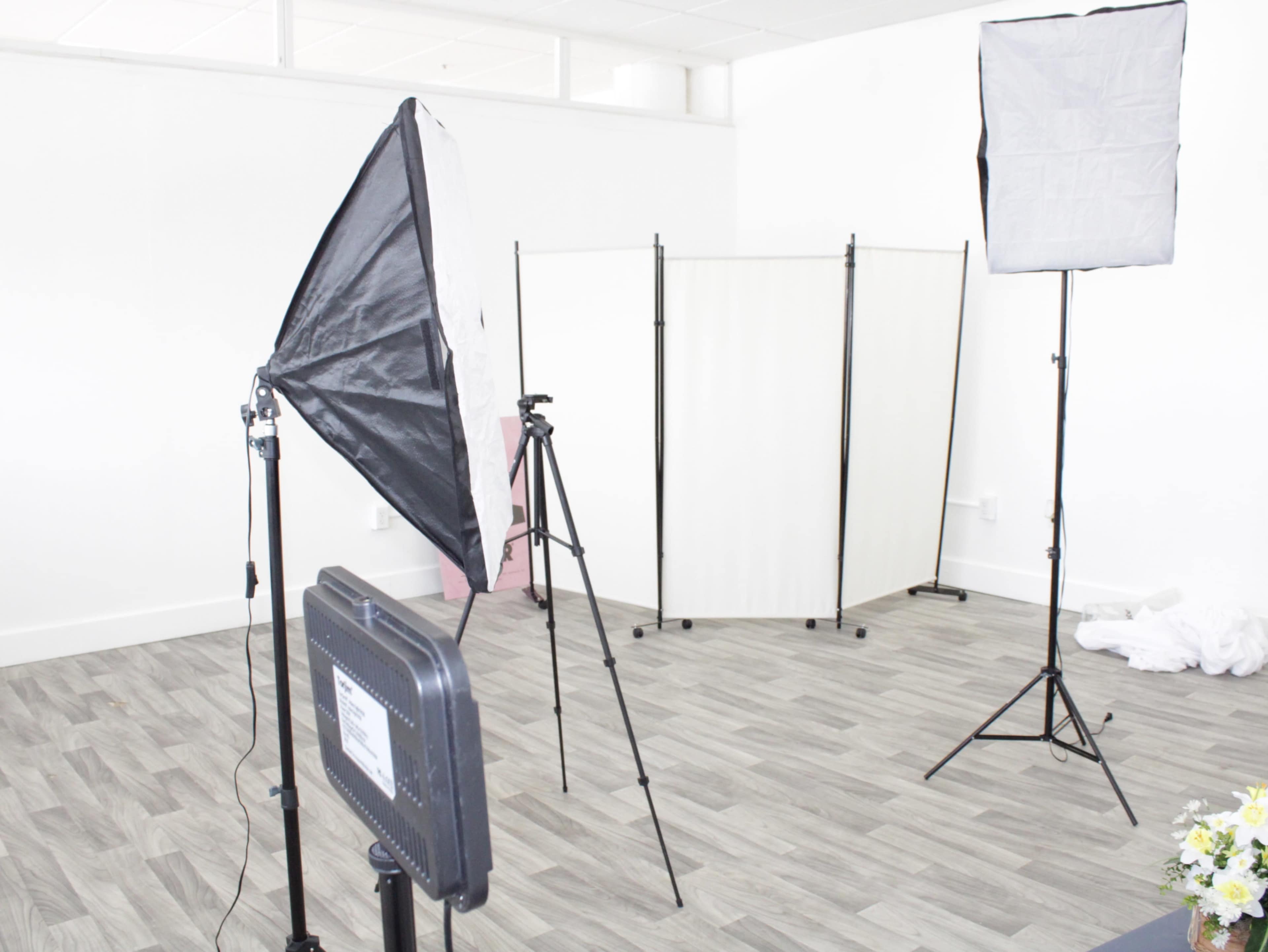 Basic Photography Studio, Cleveland, OH | Production | Peerspace