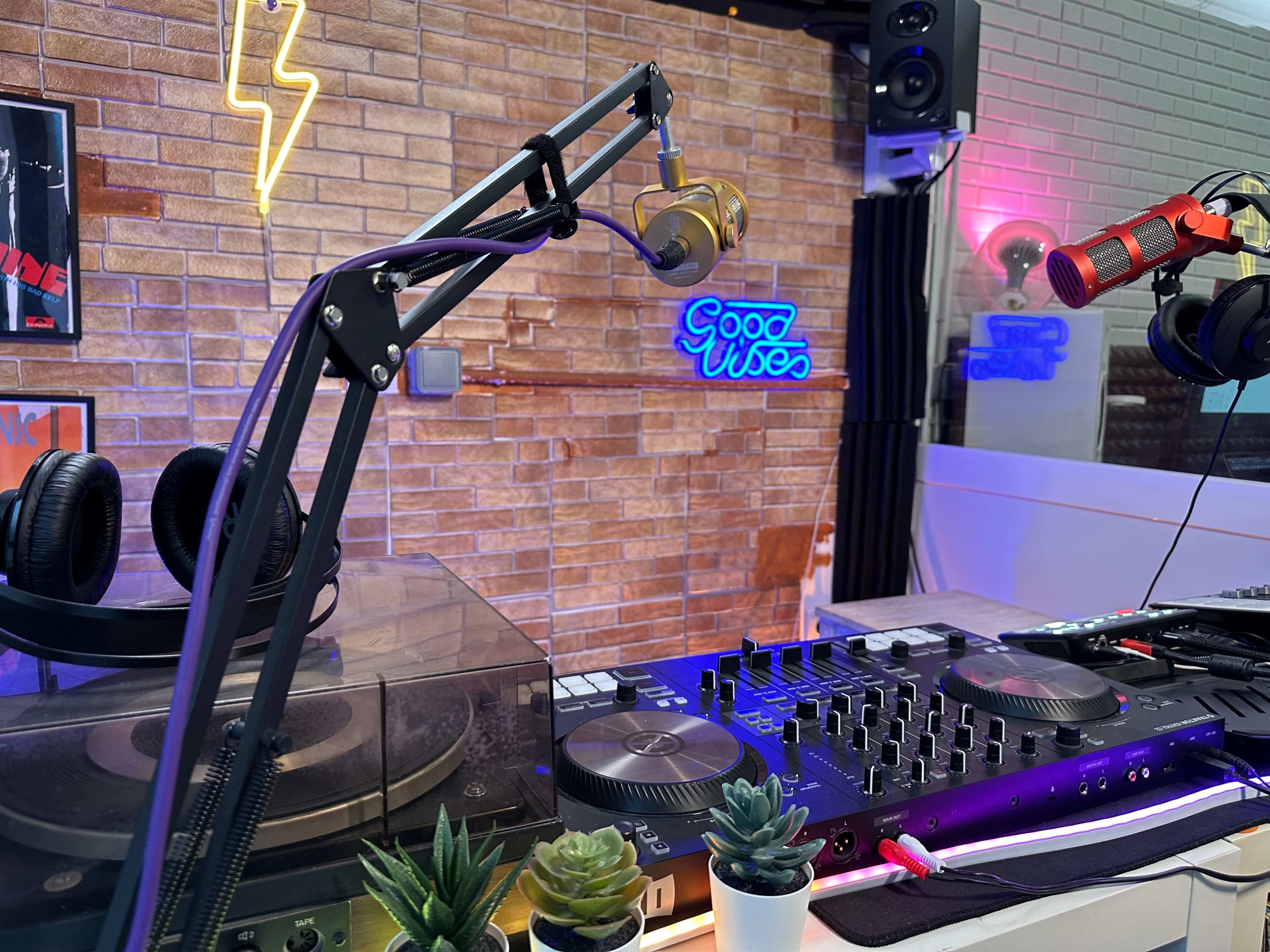 Estudio set de podcasts, madrid | Production | Peerspace