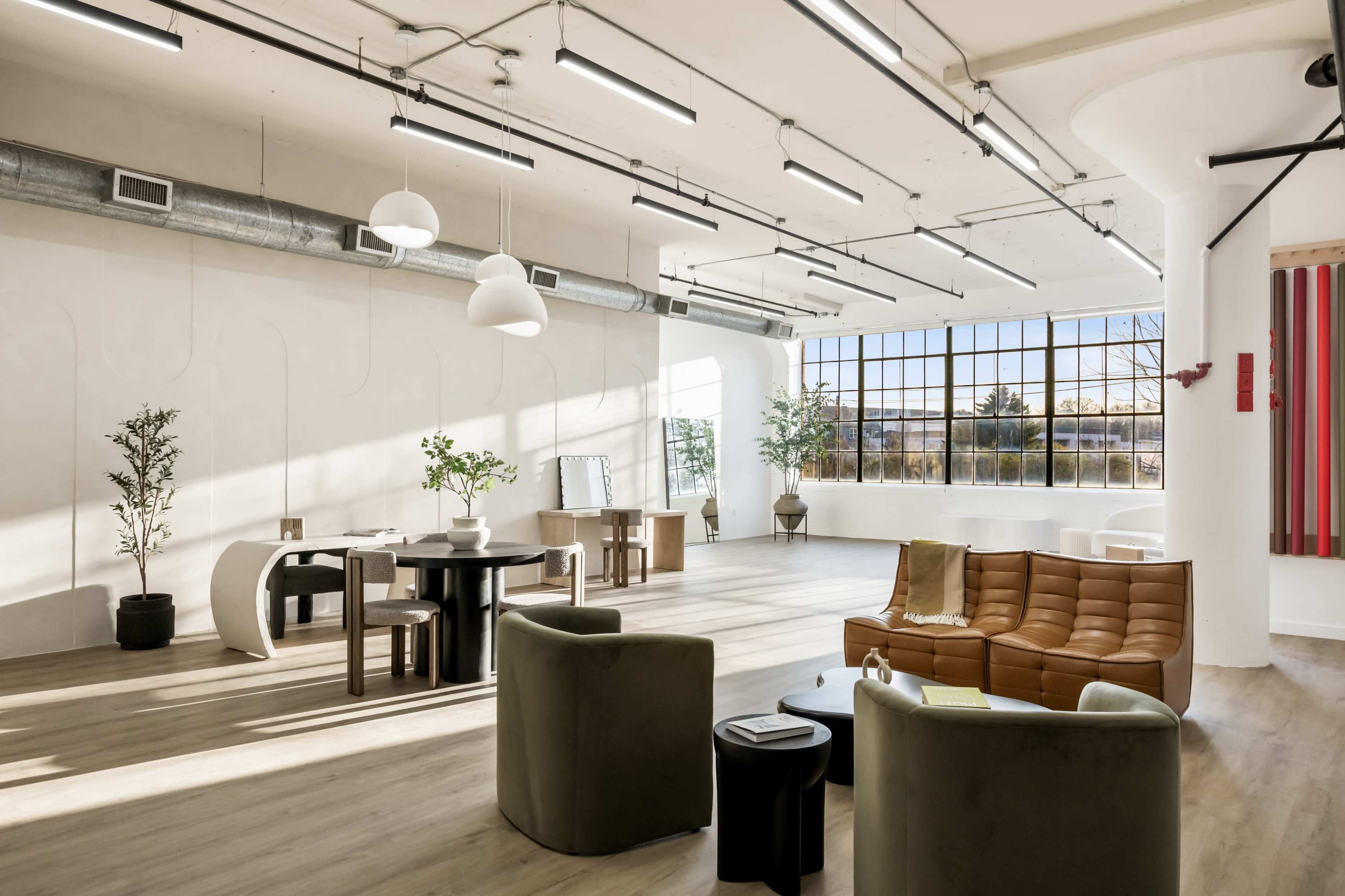 Arlo Westlight | Modern Daylight Studio Loft w/ High-End Styling ...