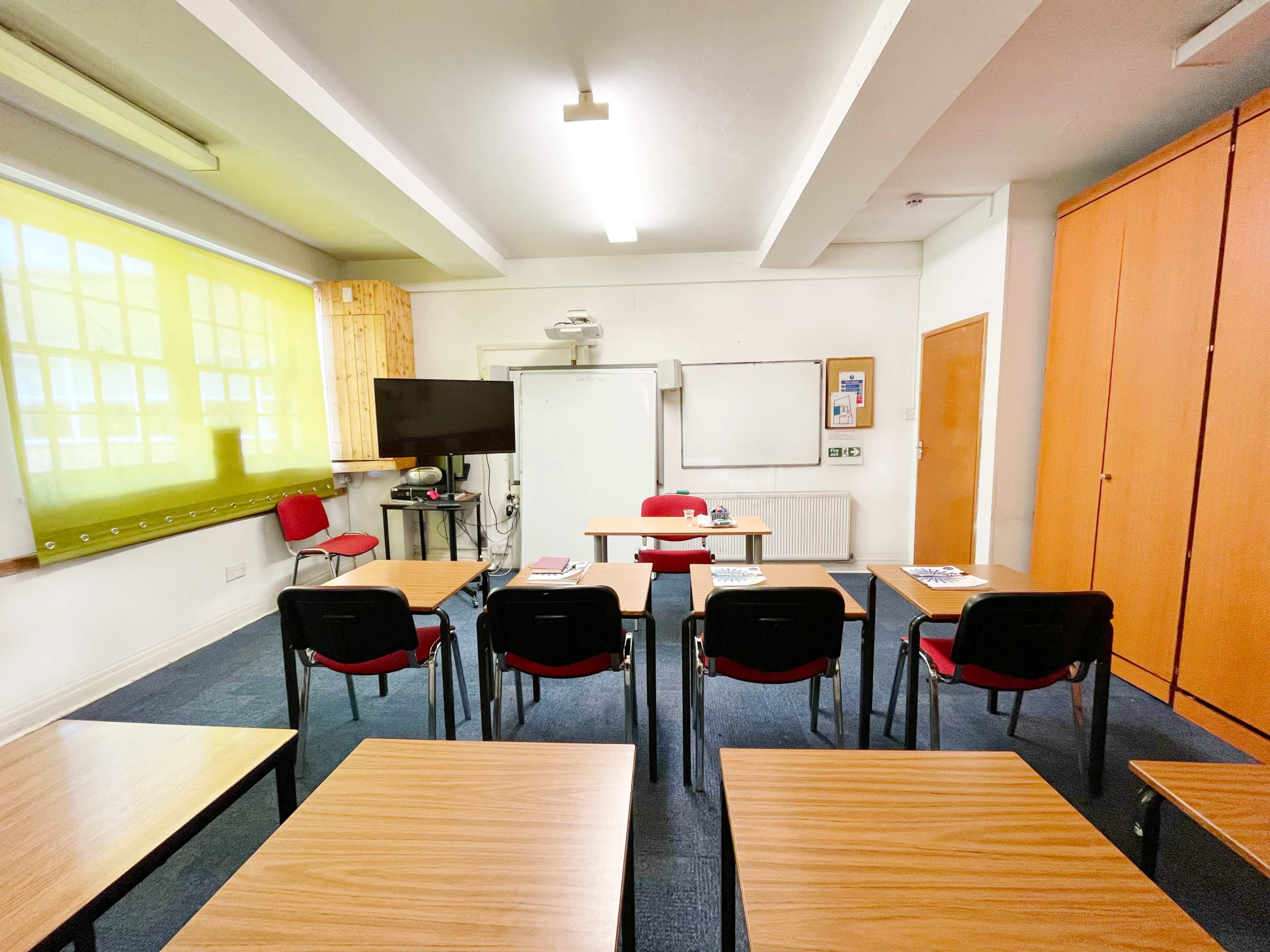 Global London College | Classroom for teaching anything, London | Off ...