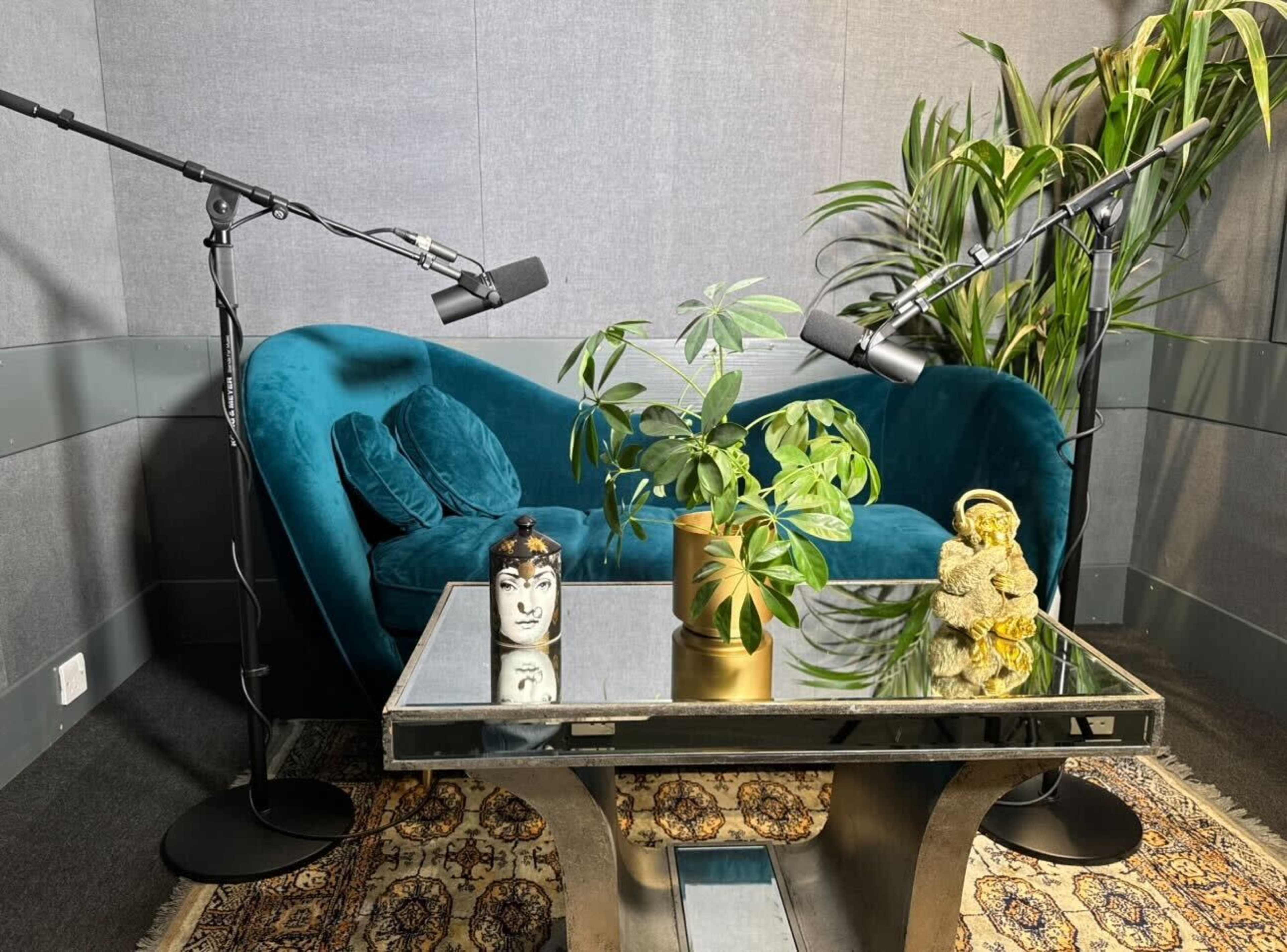 Fitzrovia Post | Luxury 2-3 person podcast suite, London | Production ...