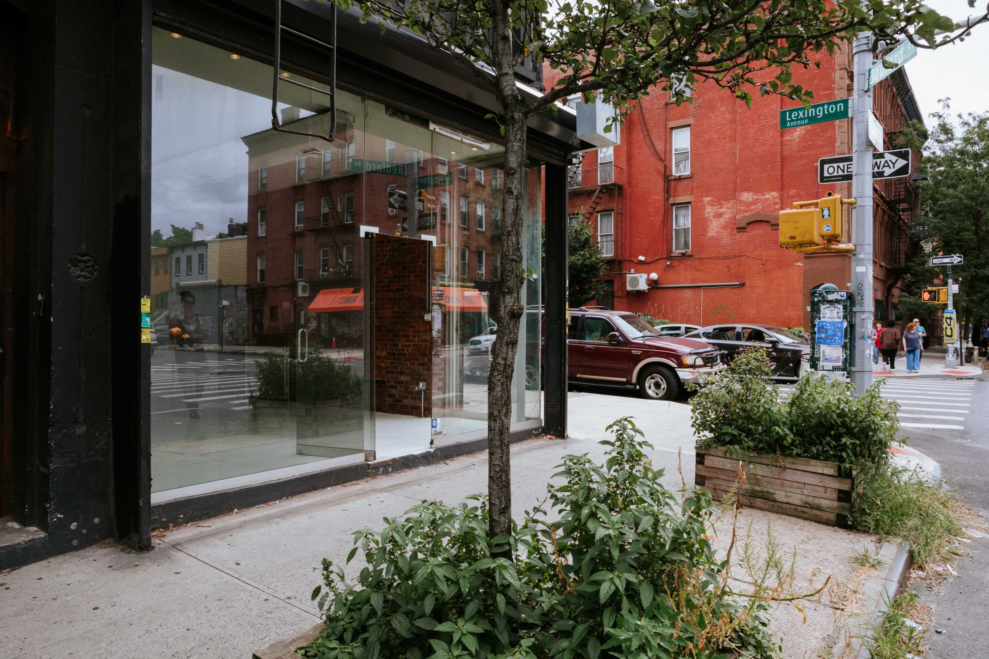 Chestnut Parlor - Professional White Box Studio & Storefront (Bed Stuy ...