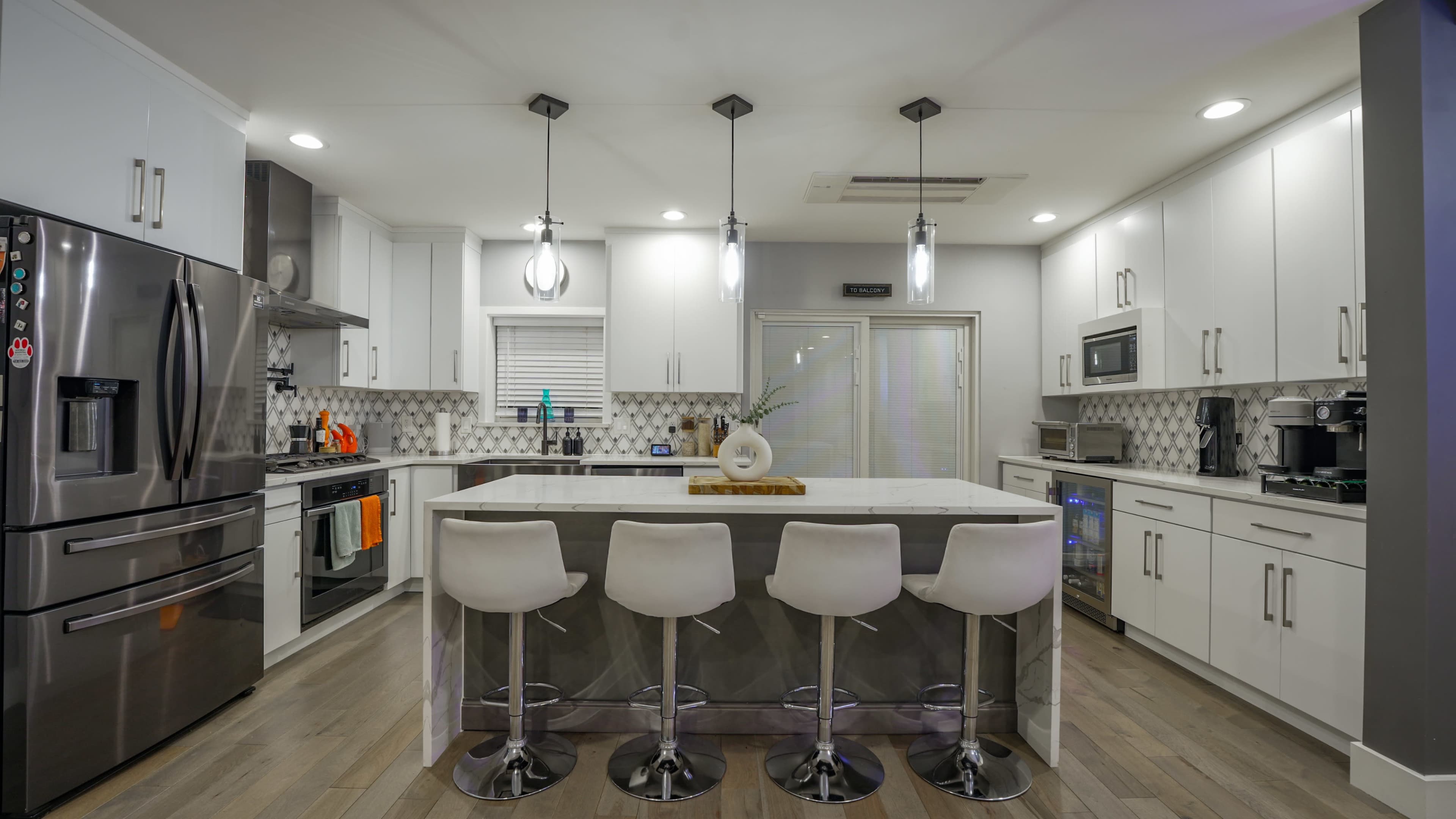 Chic Full-Floor Creative Space with Deck + Kitchen | Bronx, Bronx, NY ...