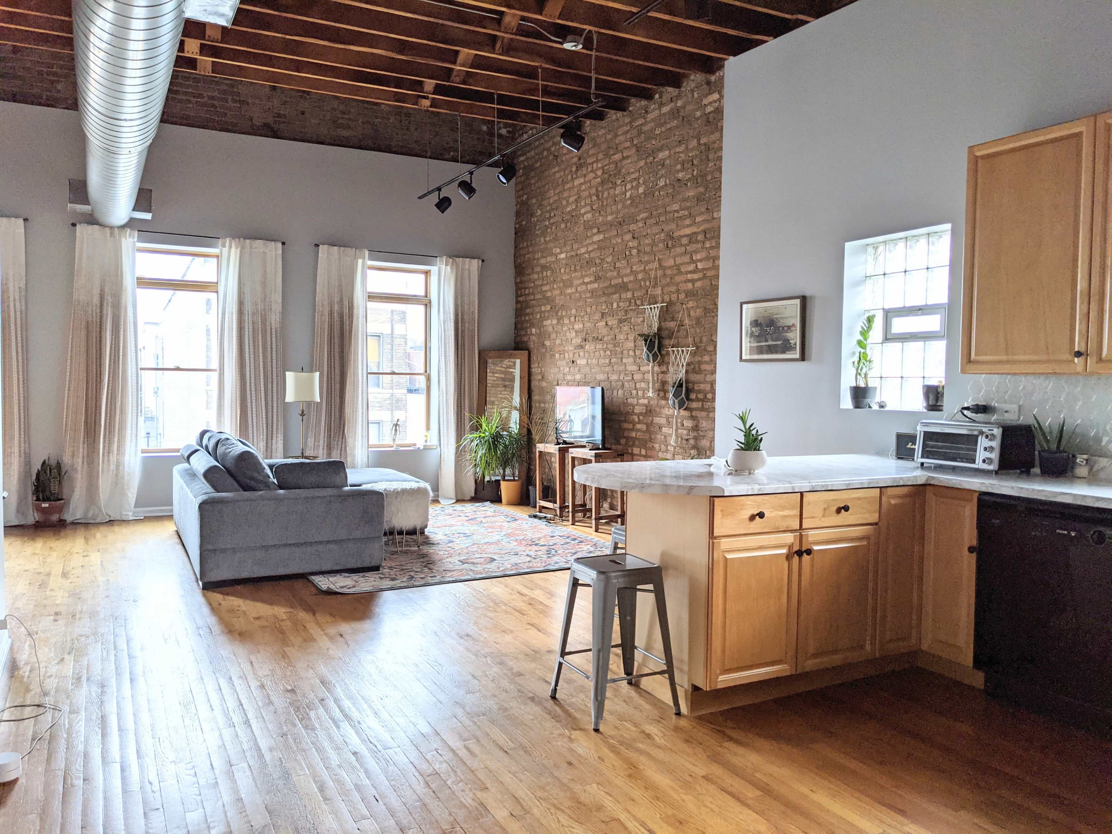 ☀️Huge Timber Loft w Exposed Brick & Tons of Light in Chicago, Chicago ...
