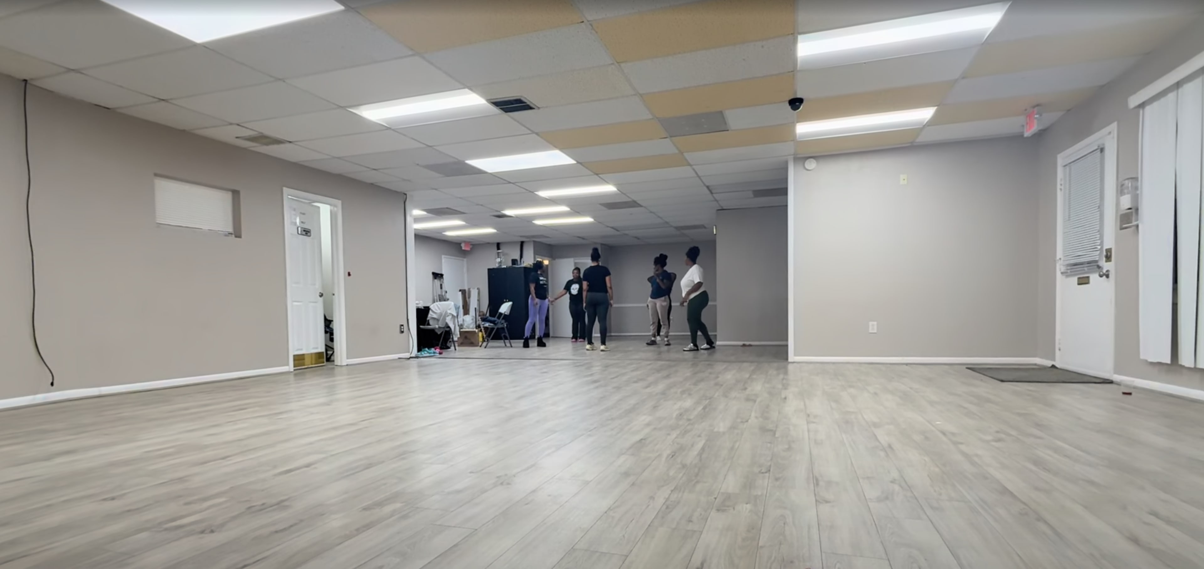 About Business Studios | Modern Urban and Versatile Event Space with Open Floor Plan/Mirrors ...