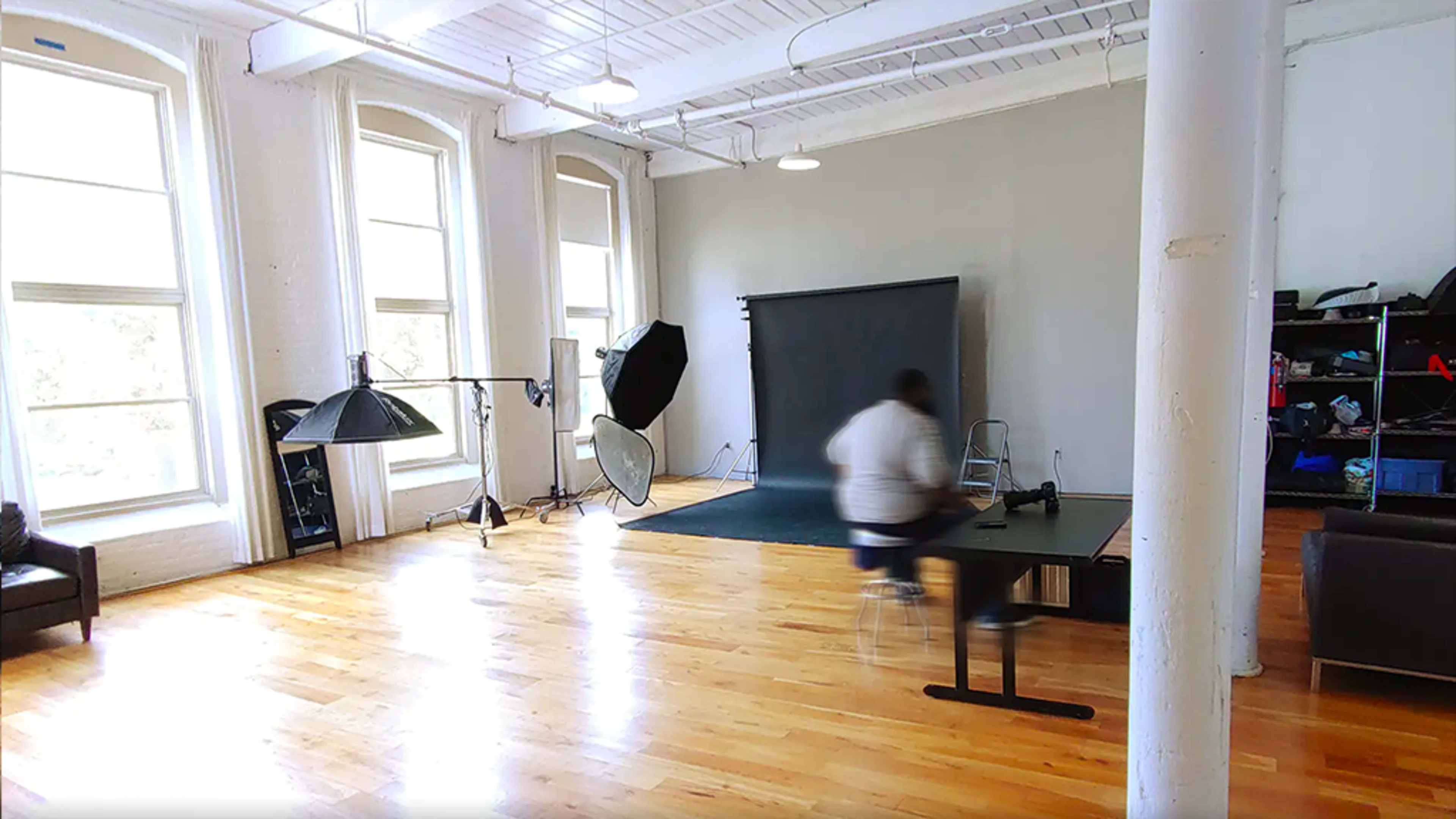 Large New York loft-style studio space drenched in natural light ...