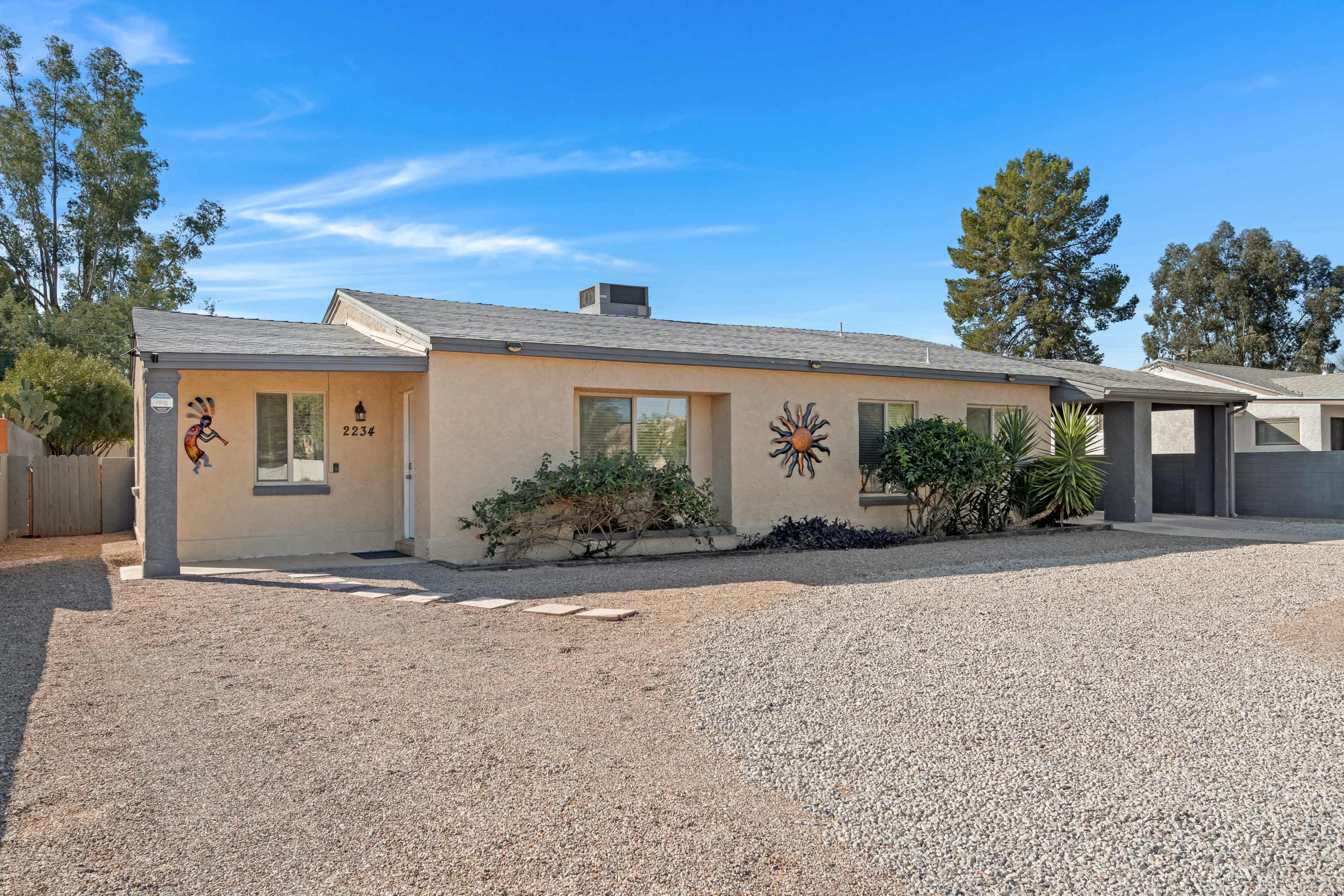 Bright and Spacious House with Large Outdoor Area and fire pit in ...