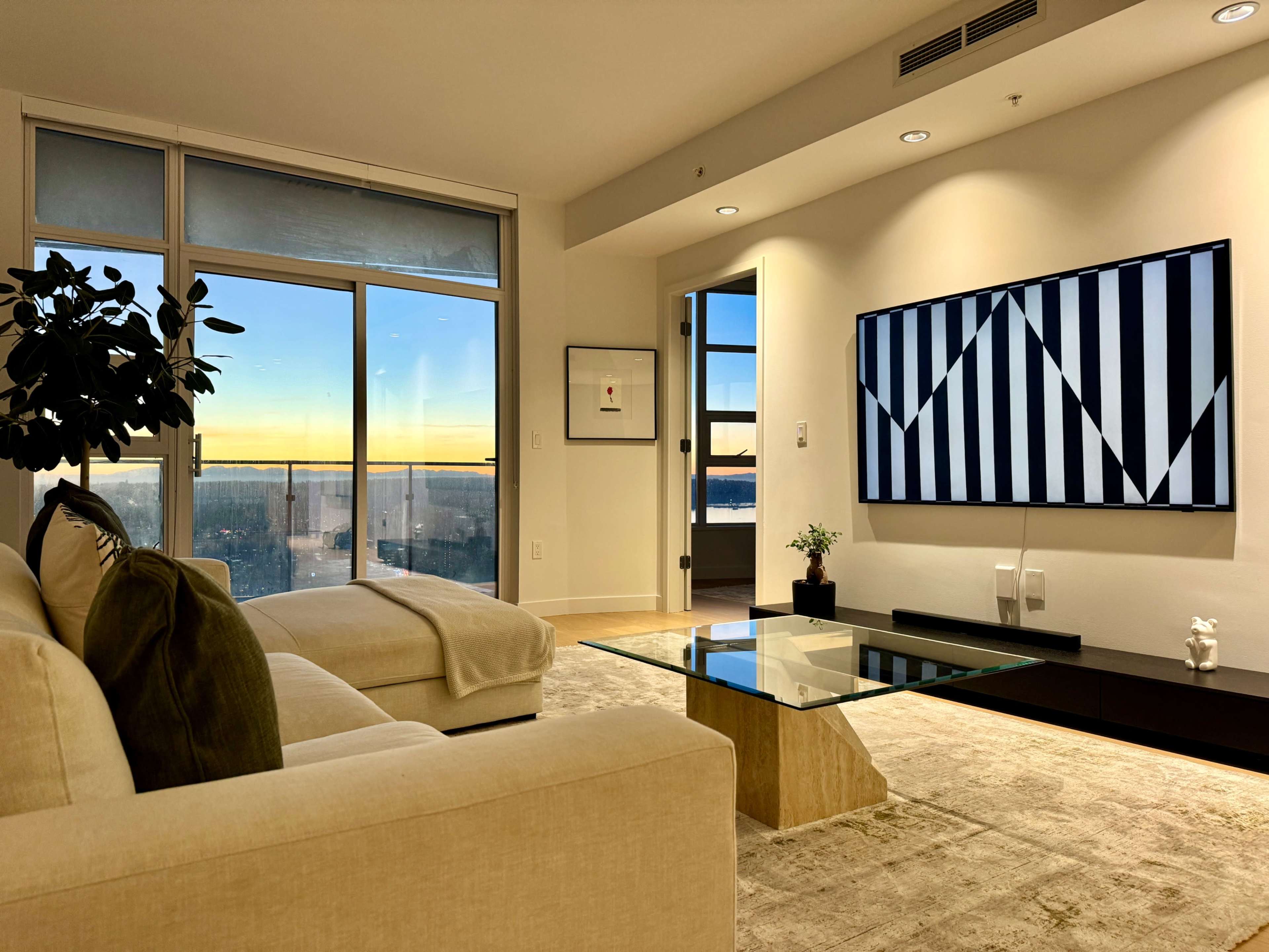 Stunning 1-Bedroom on 40th Floor with Breathtaking Mountain & City ...