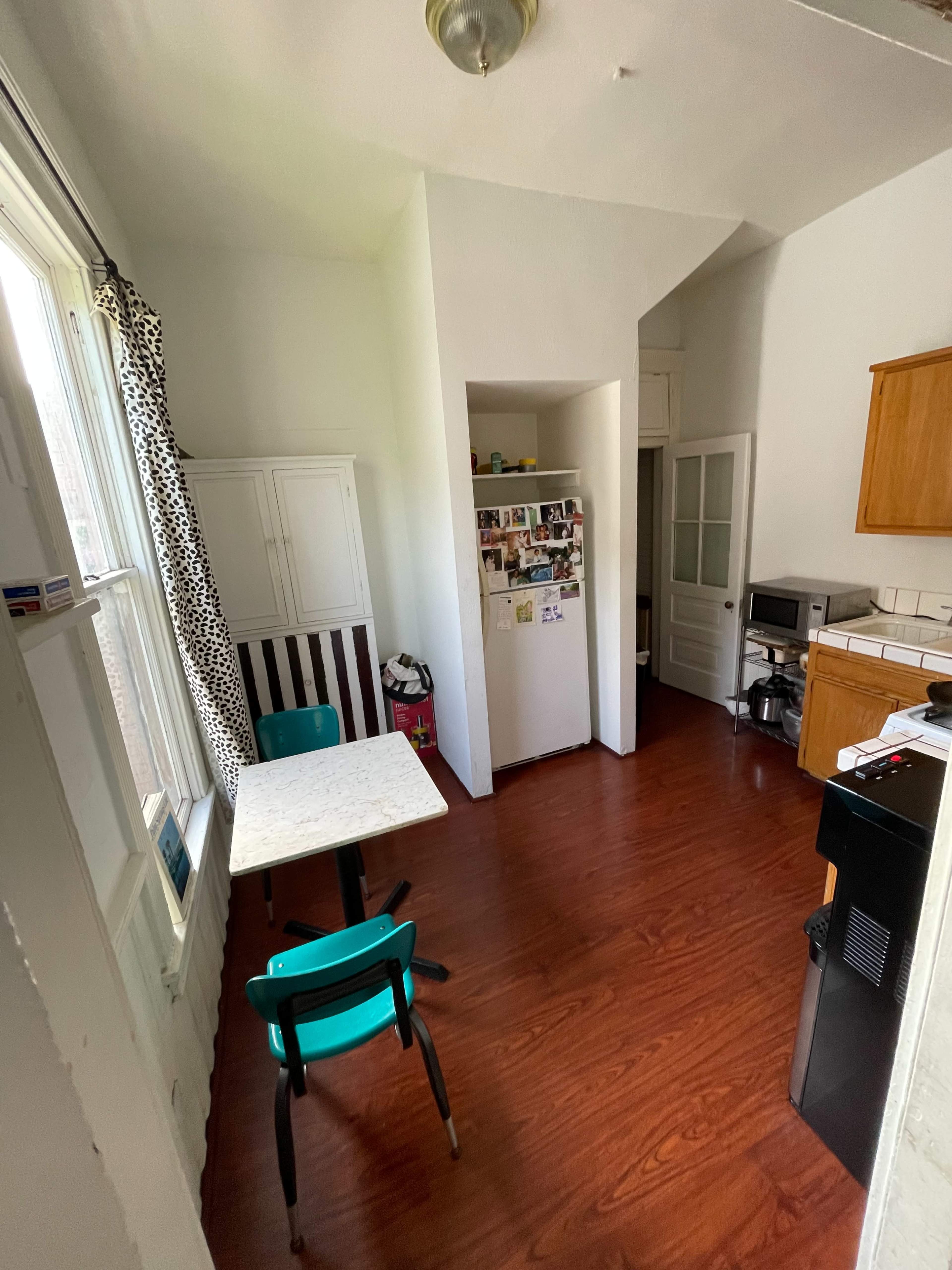 Unique One Bedroom, High Ceilings and Crown Molding Near Staples Center ...