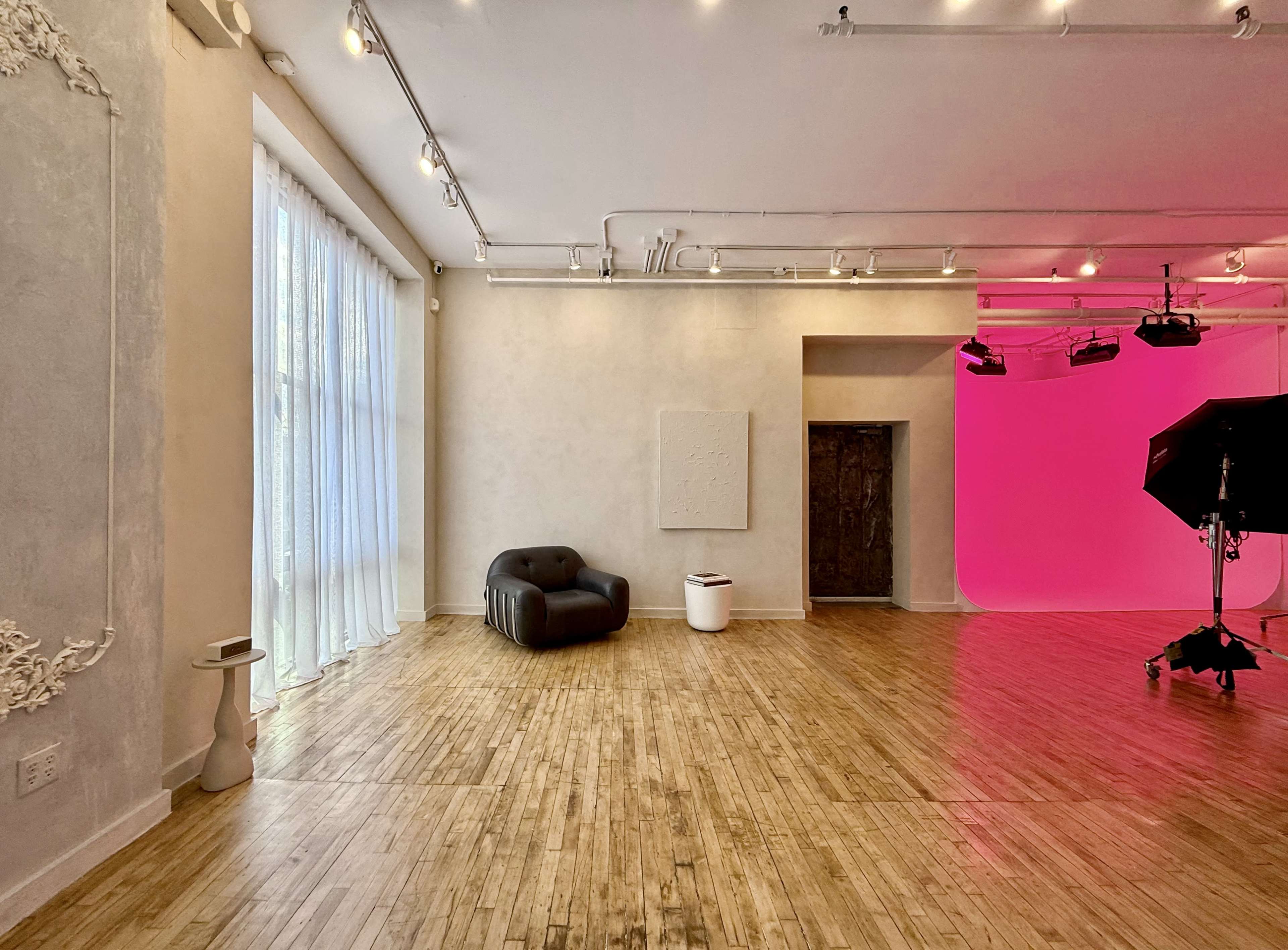 Blueberry NYC | Creative Loft with Pre-lit Dual Cyclorama + Free Profoto and Aperture Gear ...