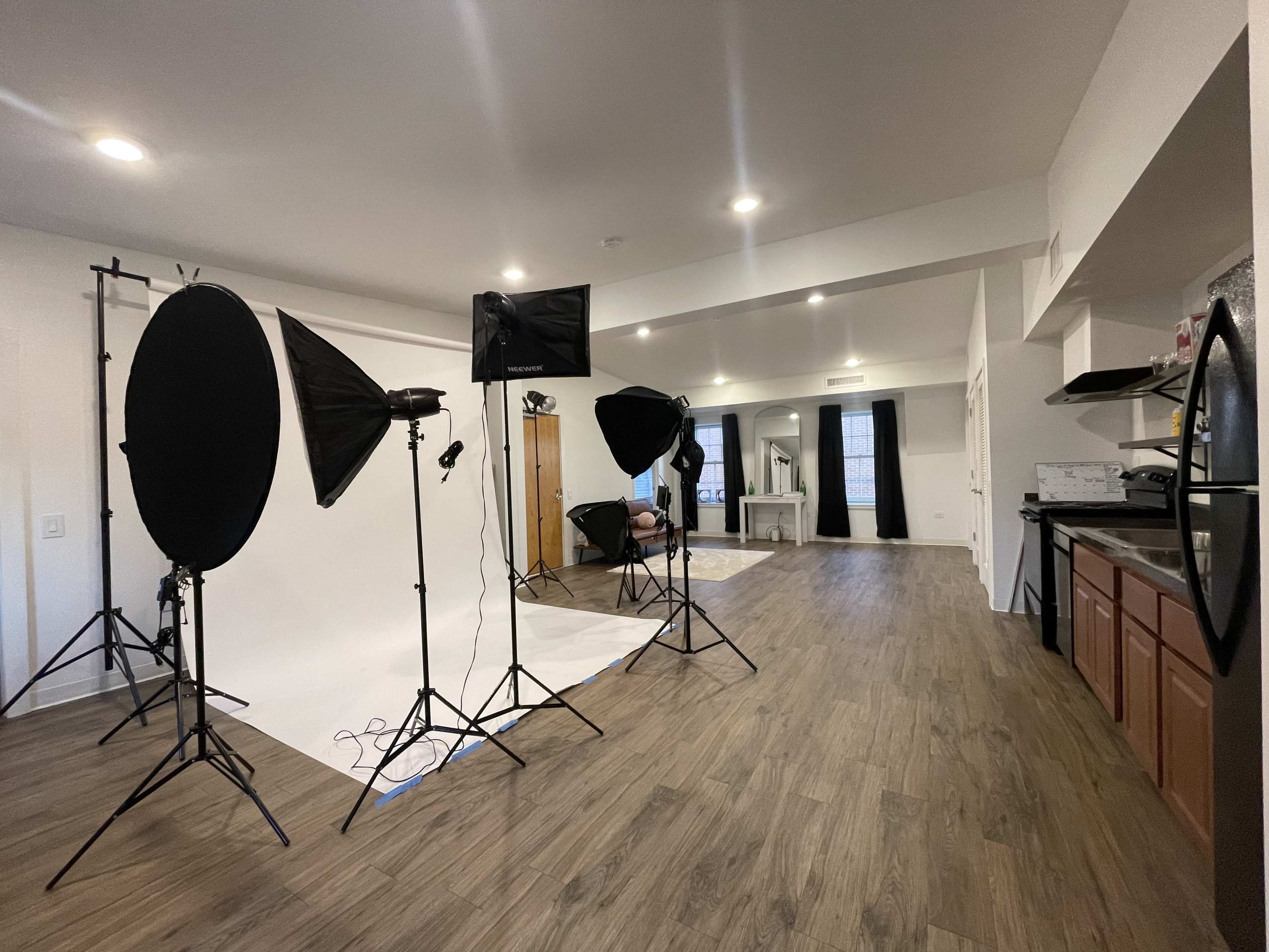 South Side Photo Studio, Chicago, IL | Production | Peerspace